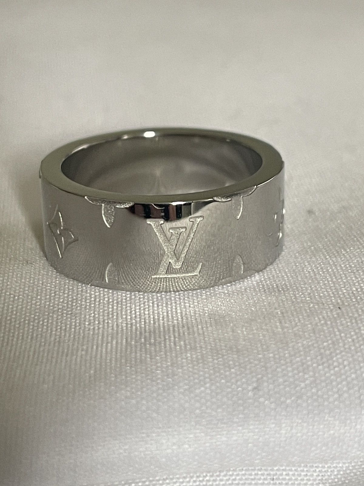Louis Vuitton Louis Vuitton Silver Monogram Ring | Grailed