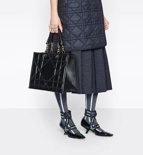Dior MEDIUM DIOR ESSENTIAL TOTE BAG | Grailed
