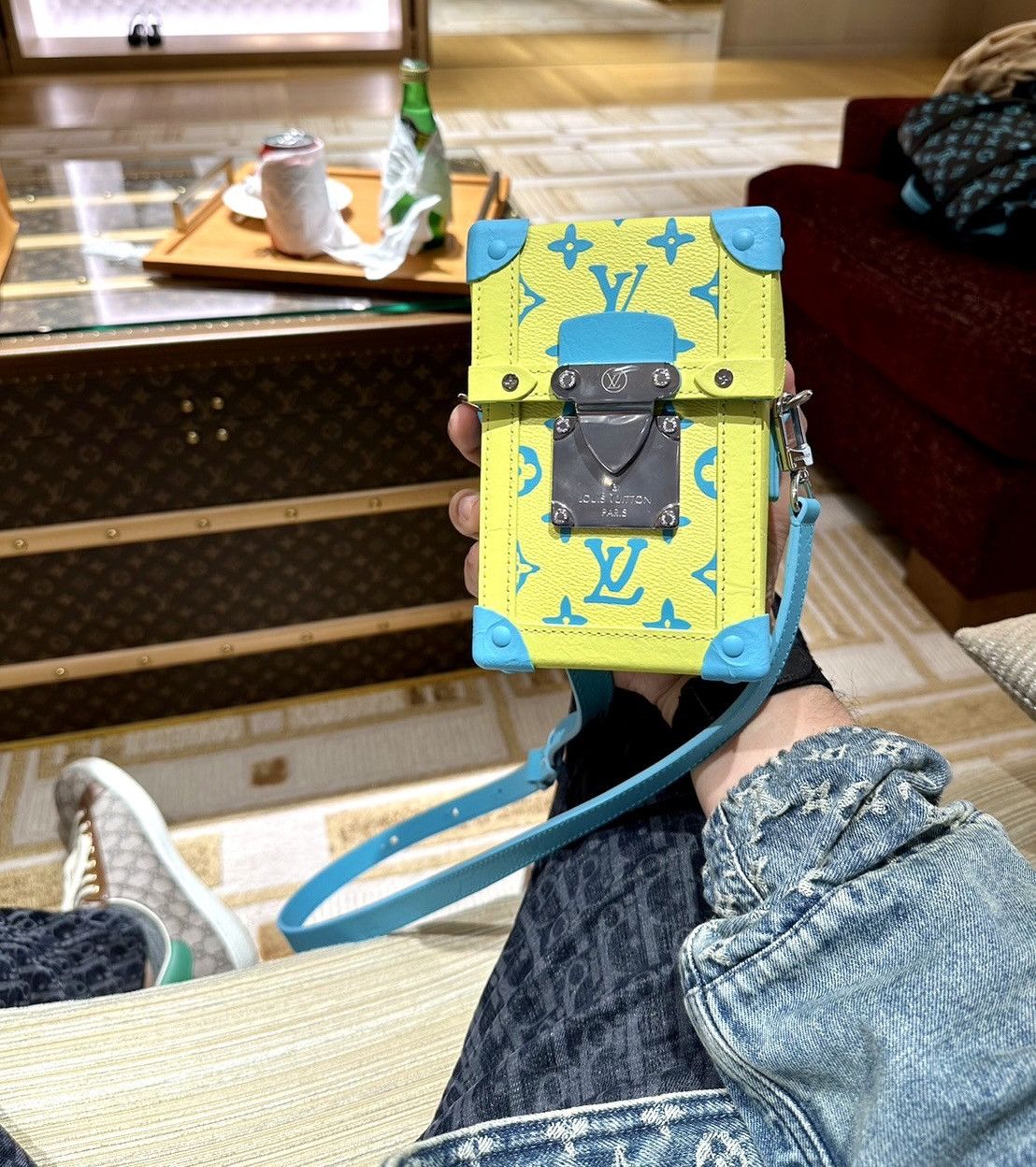 Louis Vuitton × Yayoi Kusama LOUIS VUITTON x YAOI VERTICAL TRUNK ...