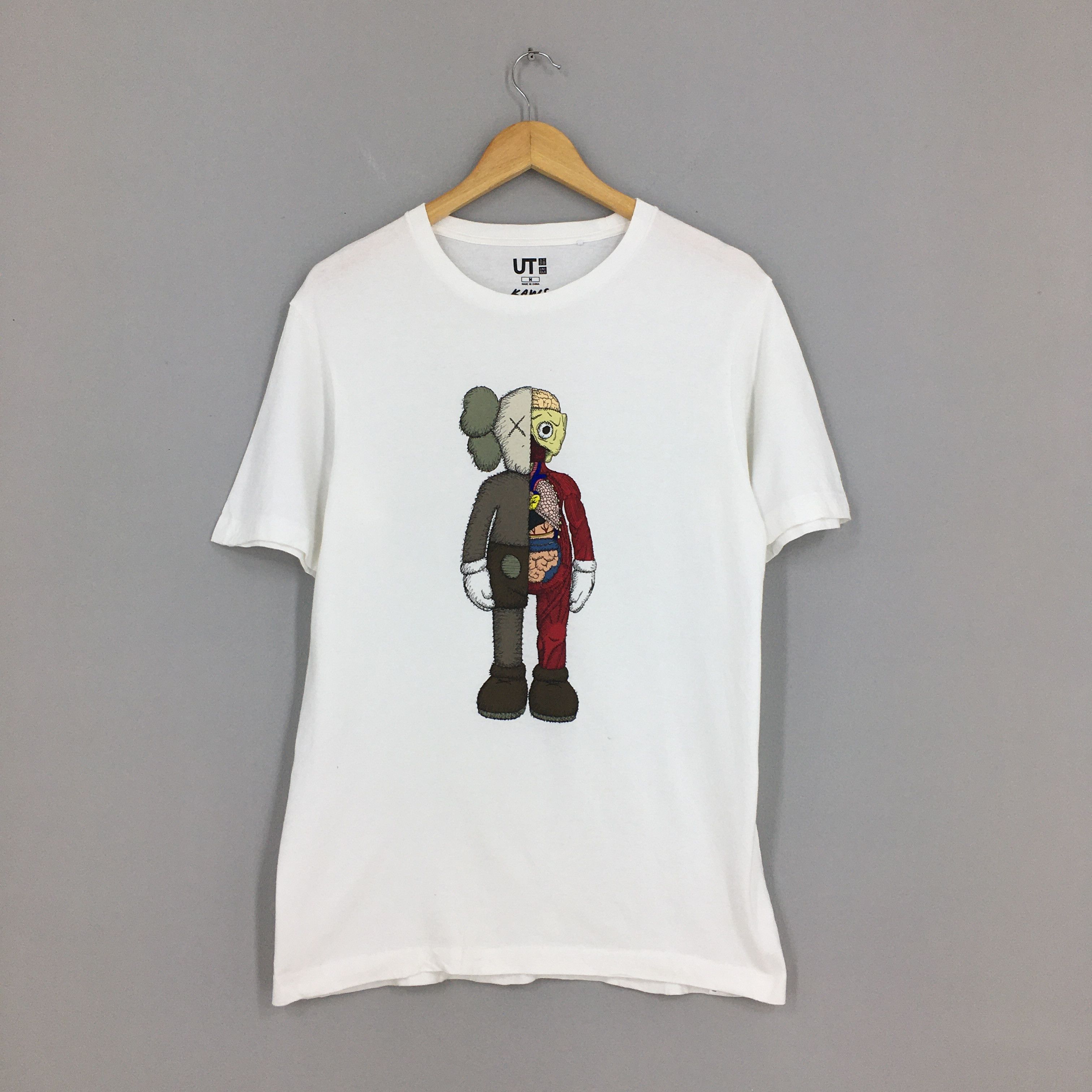 Kaws × Uniqlo Uniqlo X Kaws Original Fake White Tshirt Size M | Grailed