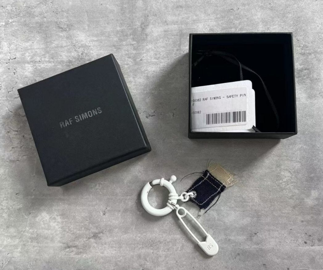 Raf Simons Raf Simons 20AW Pin Keychain | Grailed