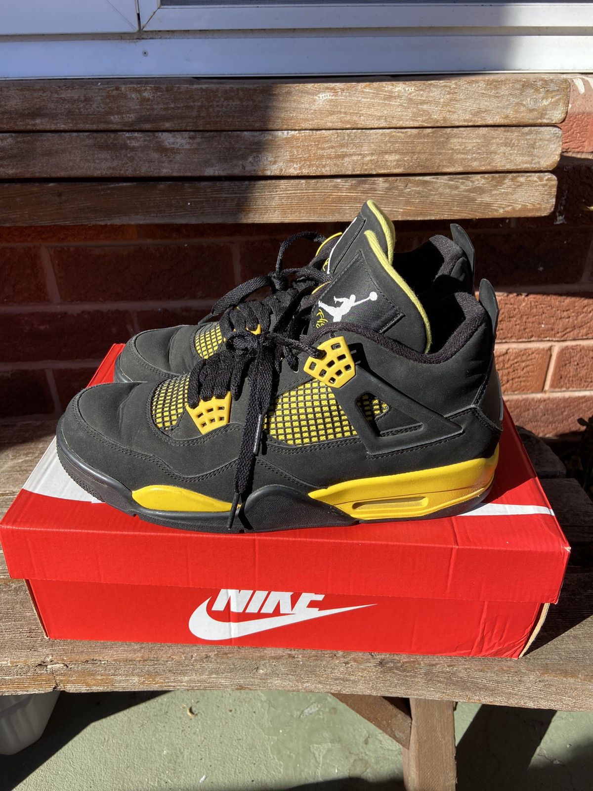 Jordan Brand Air Jordan 4 - Thunder - US 9 | Grailed