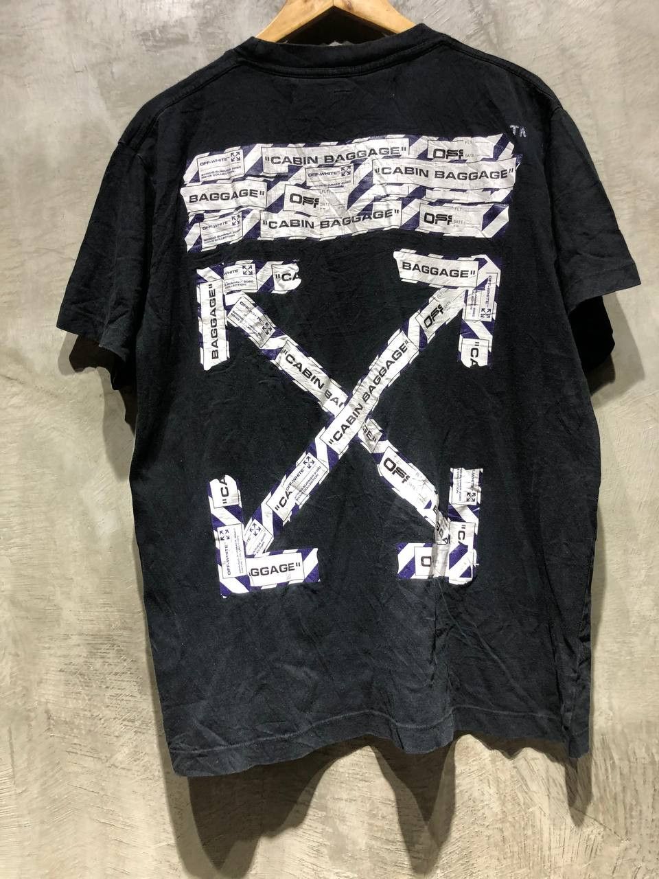 Off-White Off-White Cabin Baggage Arrows tee | Grailed