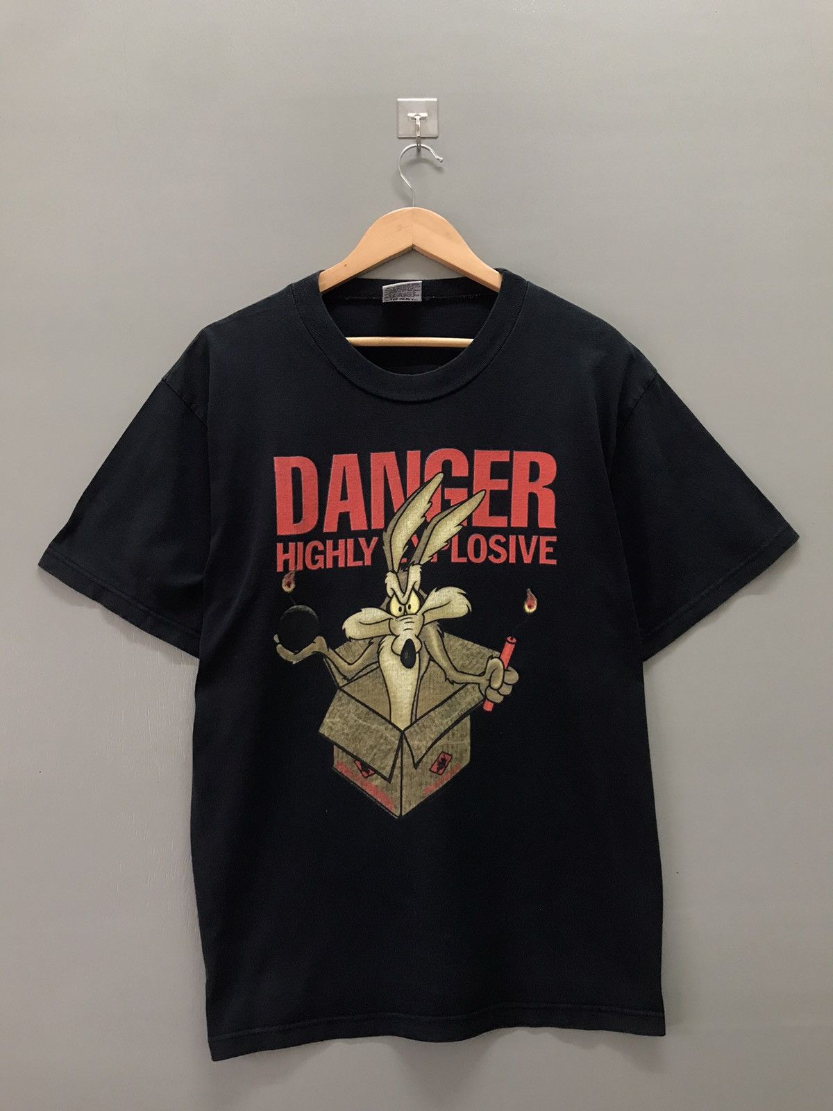 Cartoon Network × Vintage Vintage Looney Tunes Explosive Coyote T ...