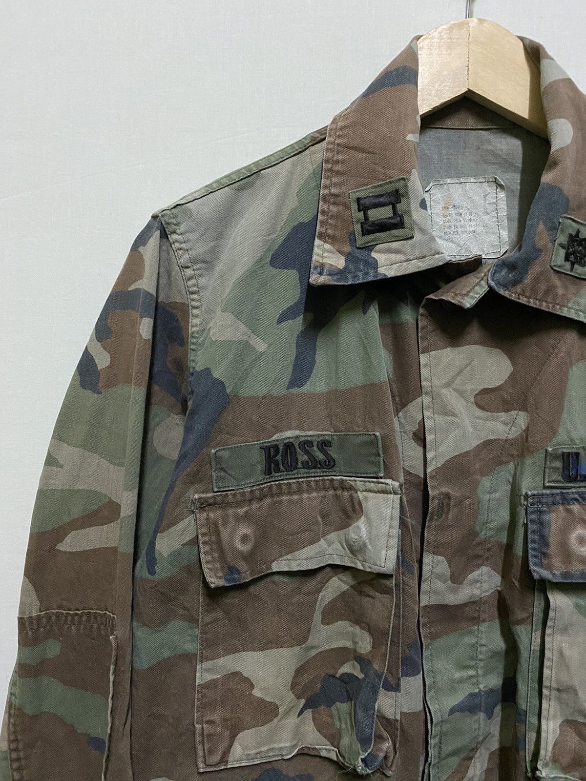 Military × Vintage DISTRESSED ROSS ARMY CAMO PRINT MILITARY JACKET W/ 4 ...