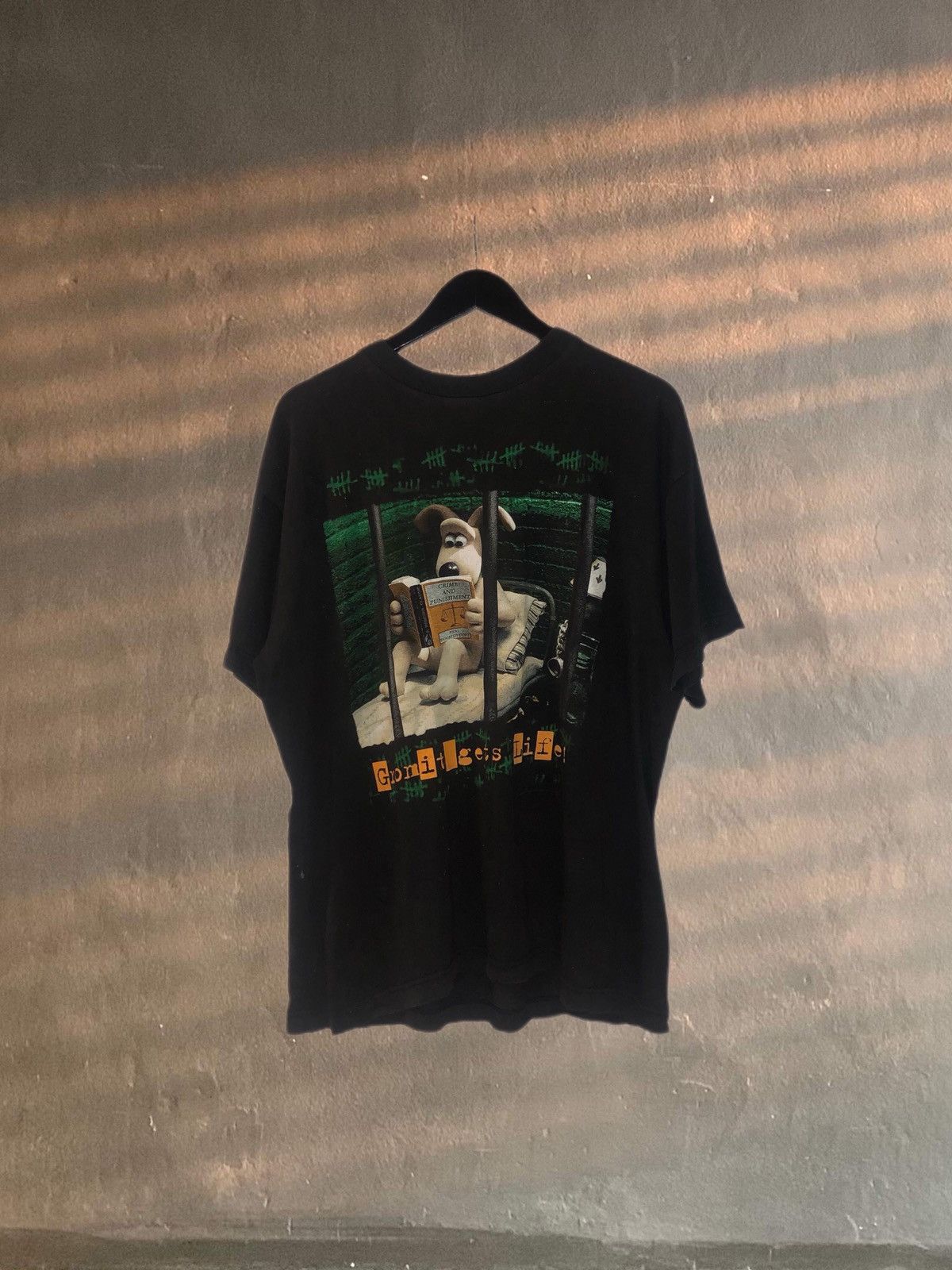 Vintage Wallace and Gromit 1989 Gromit gets life Tee | Grailed