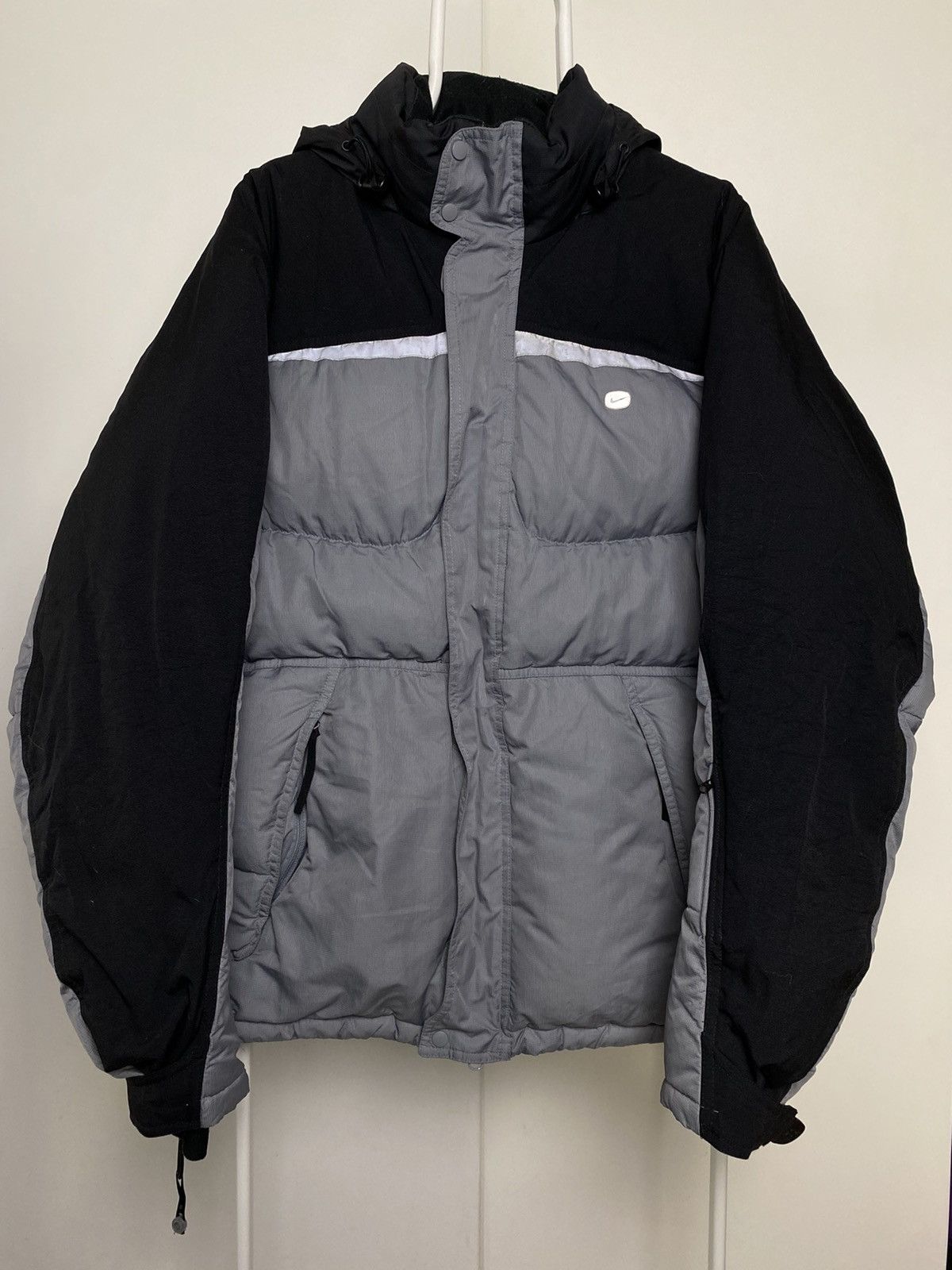 Nike × Vintage Nike vintage grey / black puffer jacket small hex logo ...