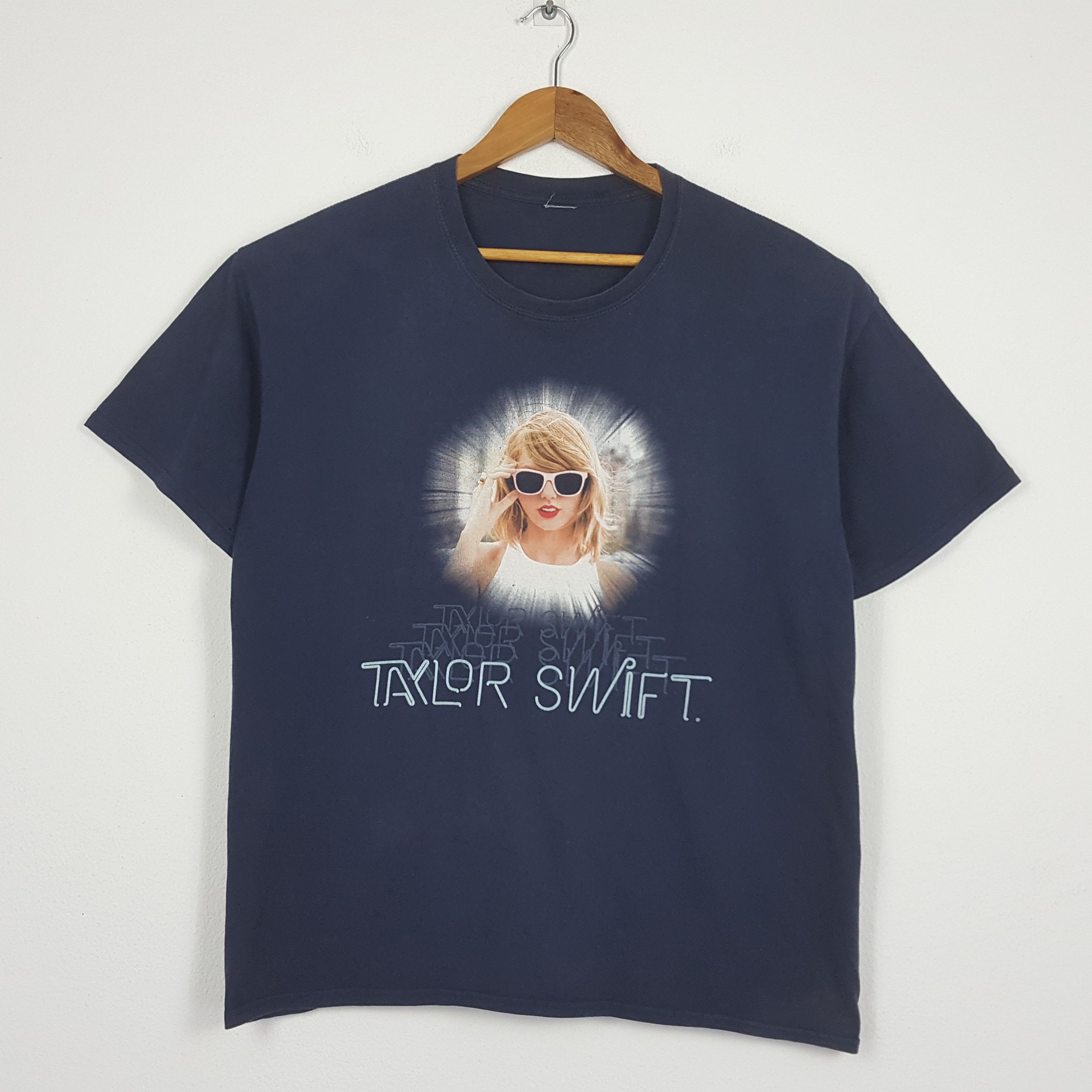 Rock T Shirt × Tour Tee × Vintage Vintage TAYLOR SWIFT American Singer ...