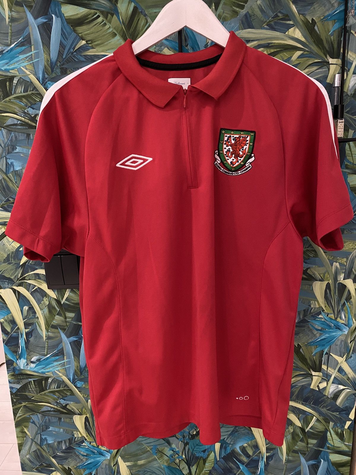 Umbro Wales Welsh soccer football kit Gorau Chwarae Umbro Jersey | Grailed