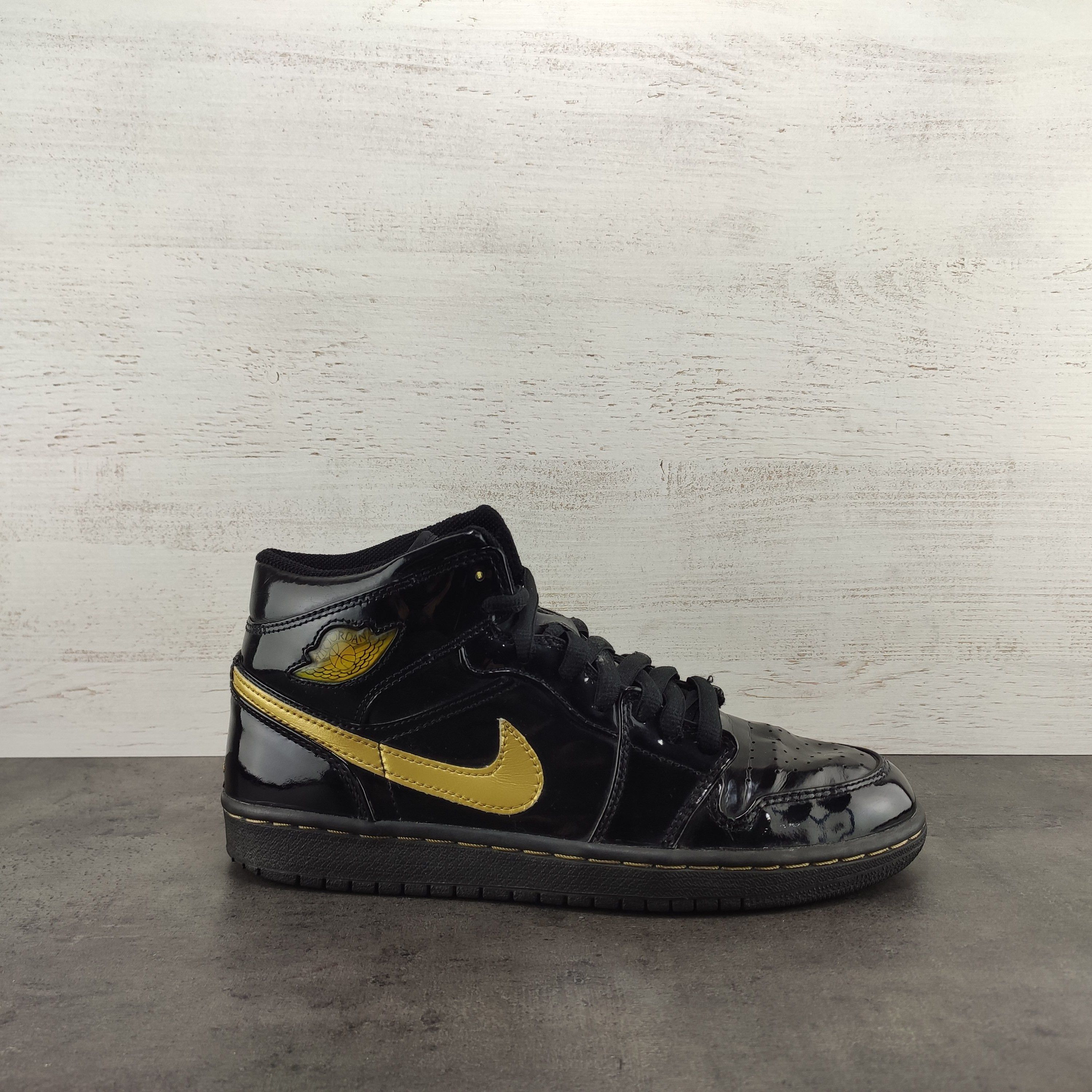 Nike 2003 Nike Air Jordan Retro 1 Mid Black Metallic Gold | Grailed