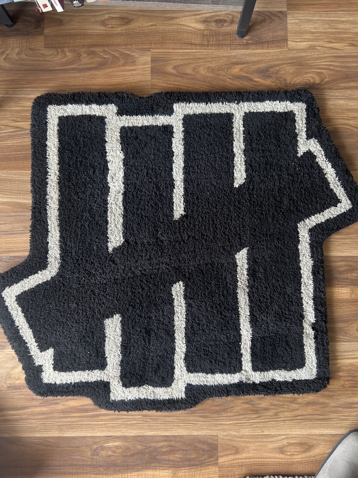 Gallery 1950 Undefeated logo rug 5 strikes | Grailed