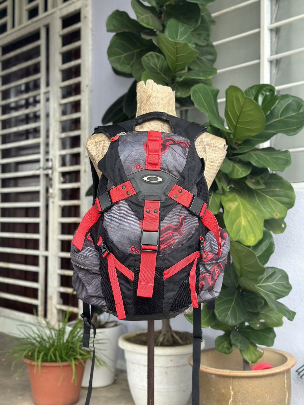 Oakley RARE‼️ OAKLEY SPELLOUT BACKPACK | Grailed