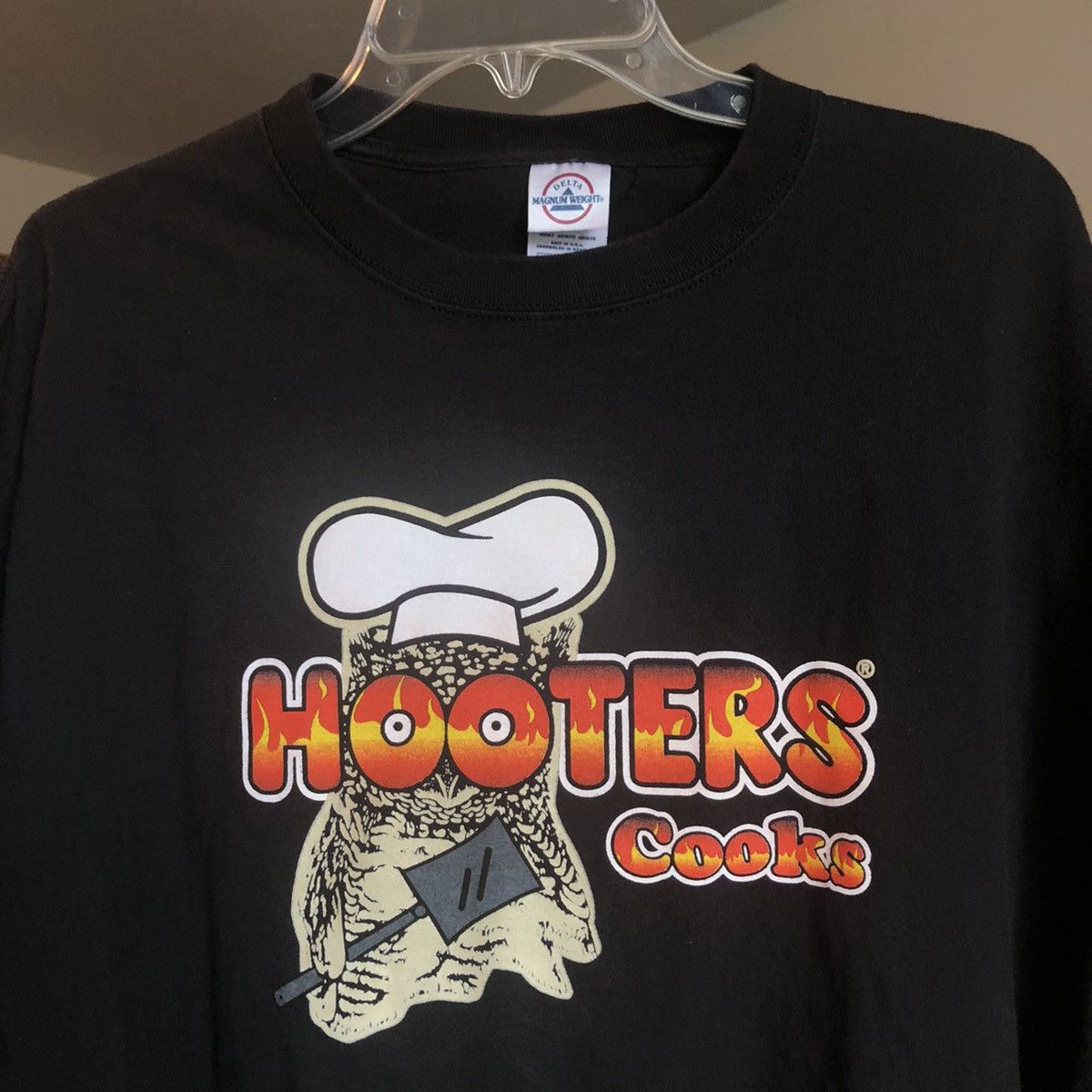 Streetwear × Vintage Vintage 2000s Hooters Cooks Born To Grill Graphic ...
