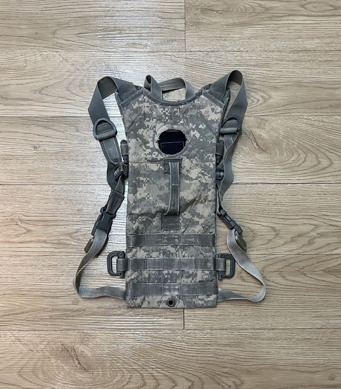 Vintage Molle II Hydration System Carrier Bag | Grailed