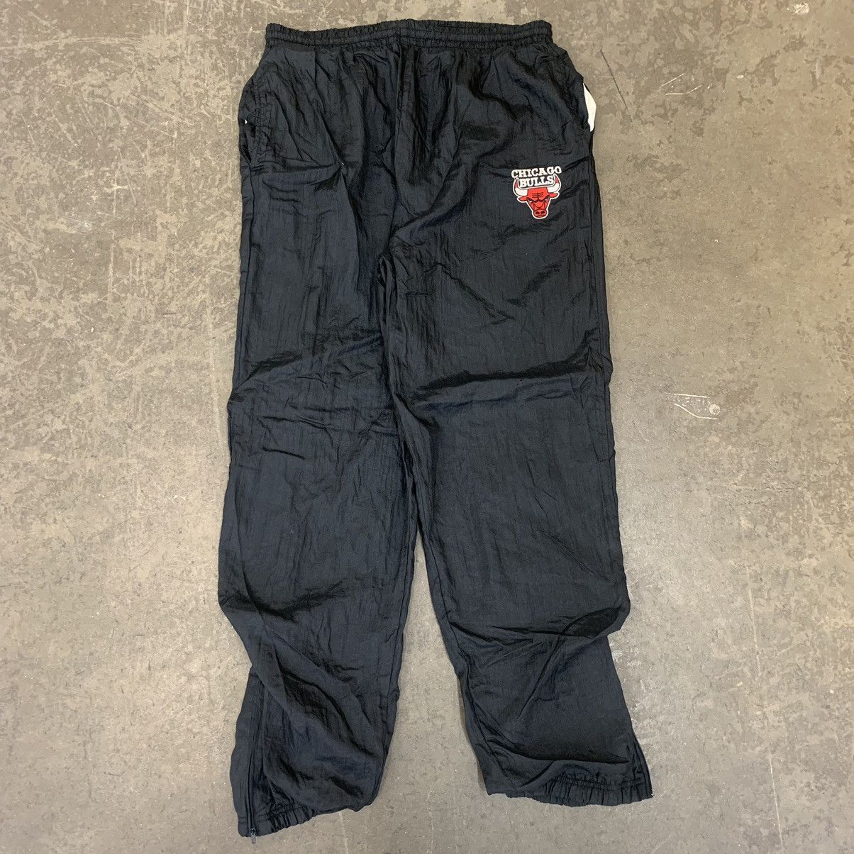 Vintage vintage 90s Chicago bulls nba lightweight nylon wind pants ...