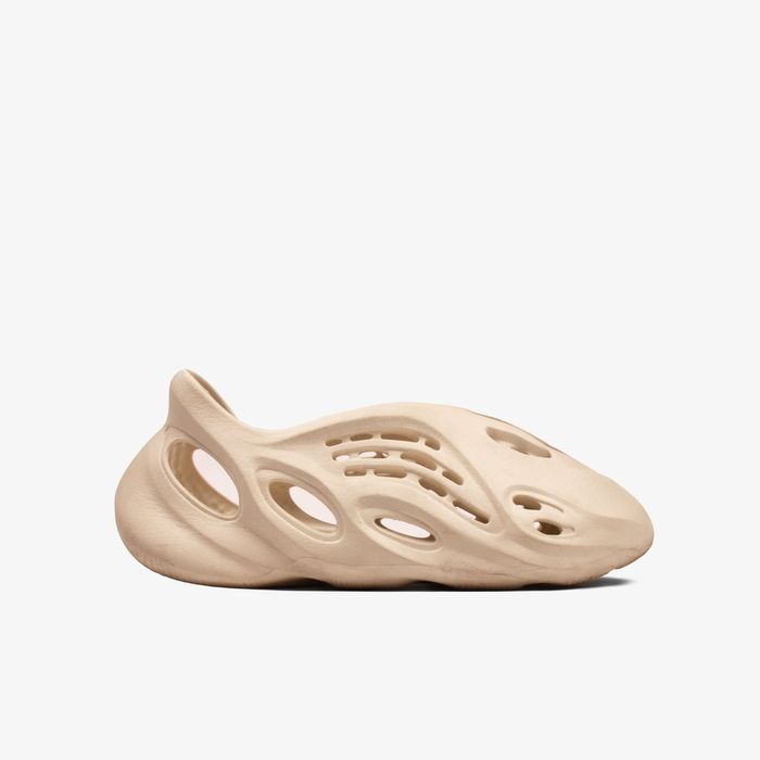 Adidas YEEZY FOAM RUNNER SAND | Grailed