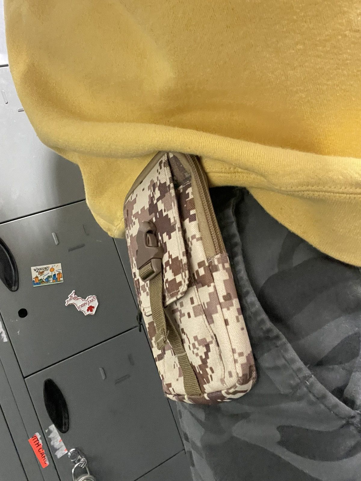 Vintage Digi desert Camo phone wallet keys cards case carabiner | Grailed
