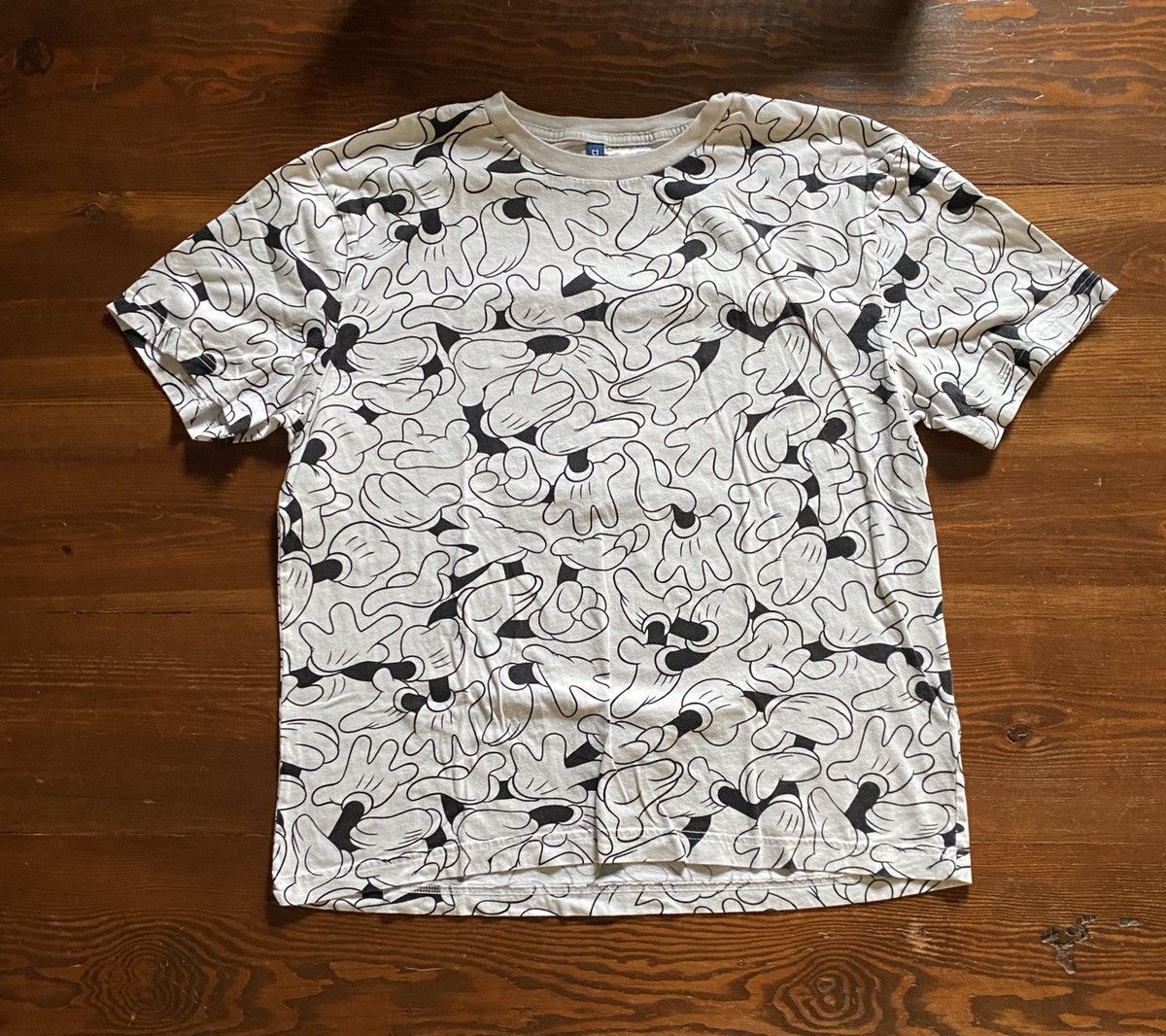 Disney × Divided × Mickey Mouse Divided Mickey Mouse Hands All Over Tee ...