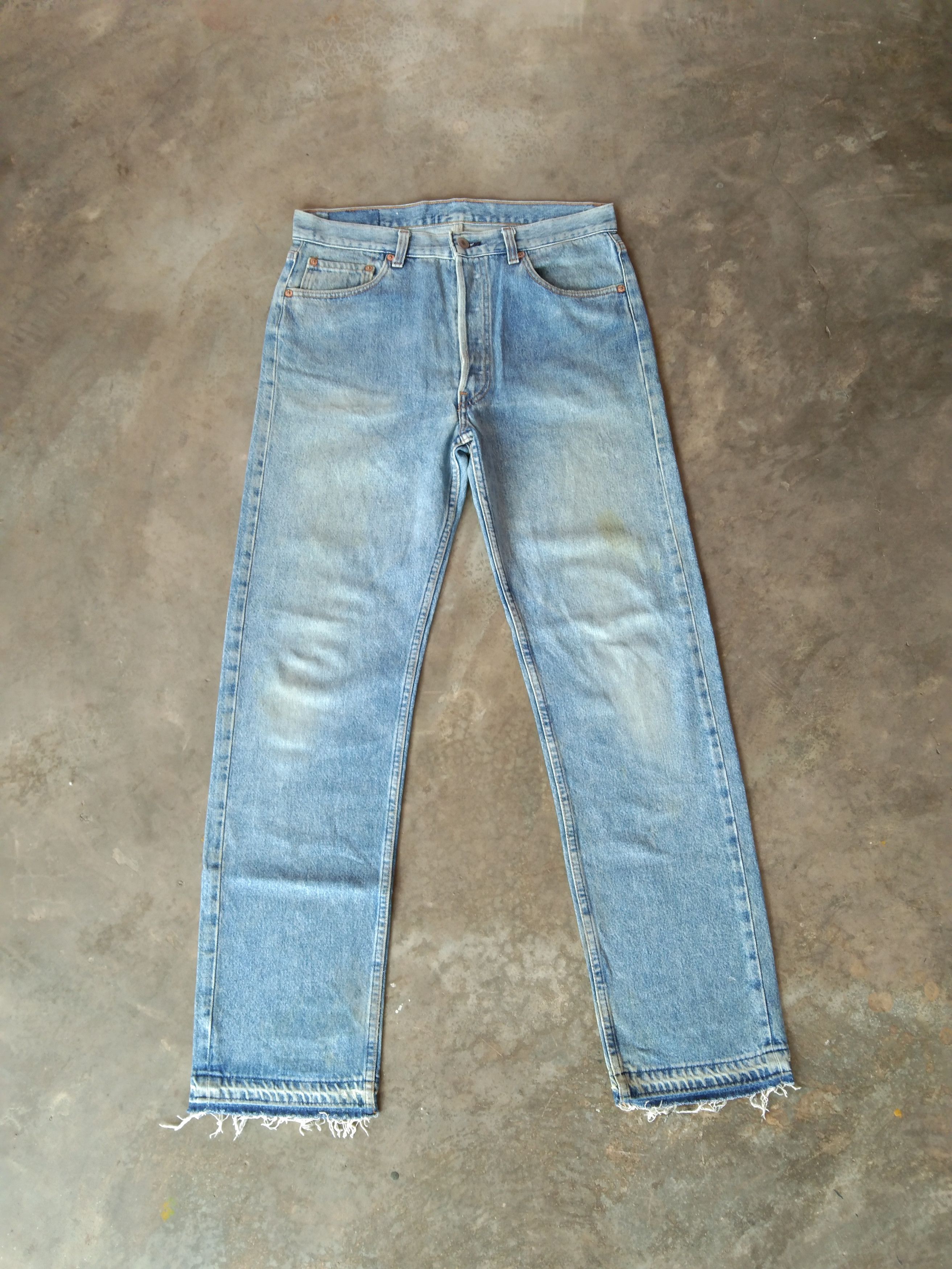 Vintage 90s Vintage Levi's 501 Made In USA Distressed Jeans 32x32 | Grailed