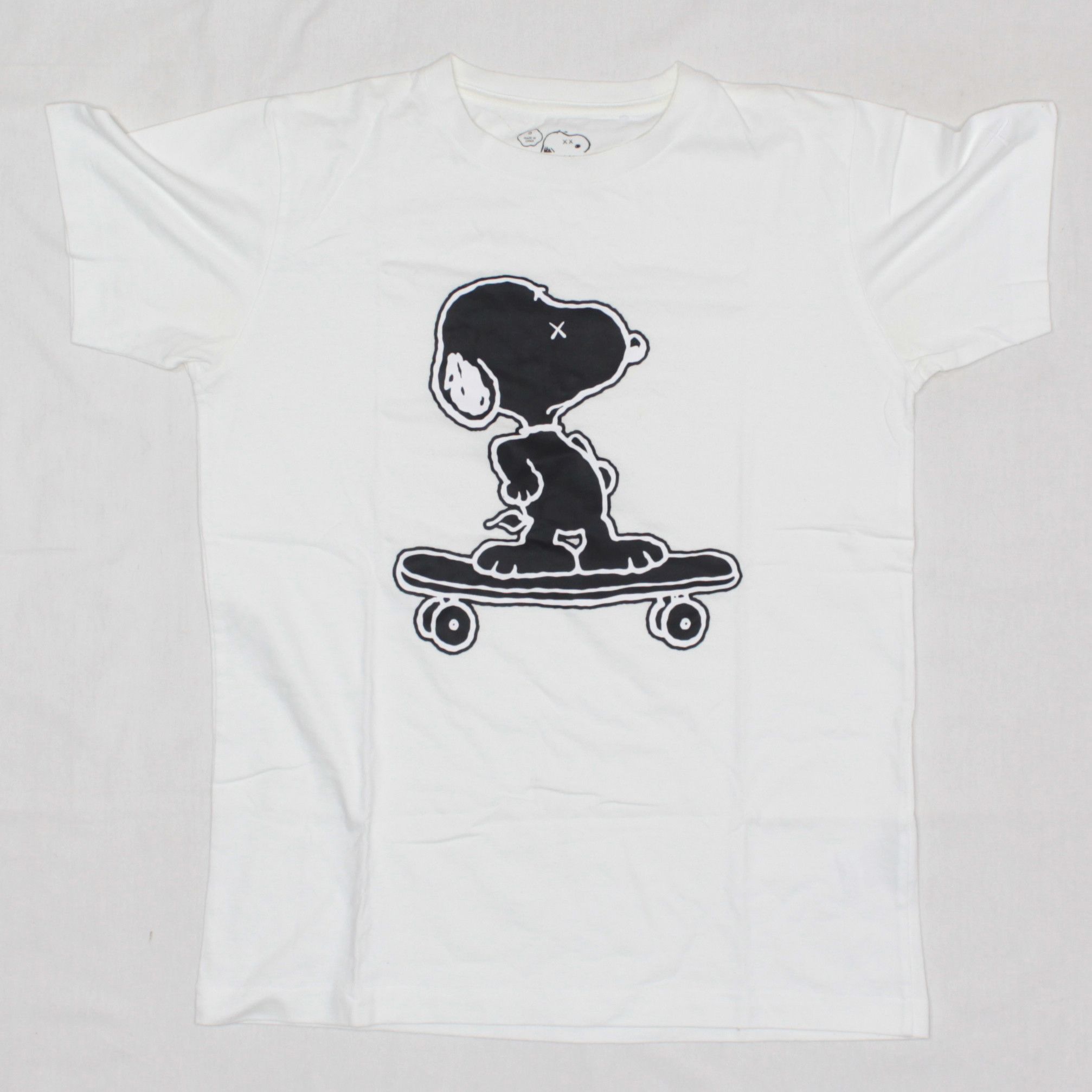 Kaws × Uniqlo KIDS Size KAWS Uniqlo Peanuts Joe Kaws Yawn Outline Tee ...