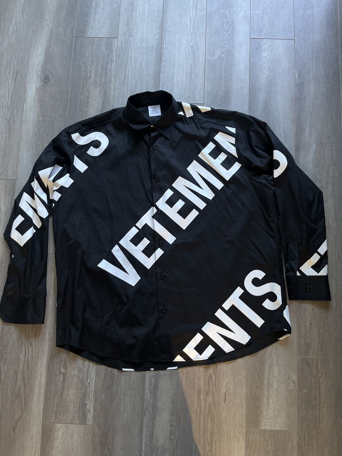 Vetements Vetements Logo All Over Print Button Shirt Black | Grailed