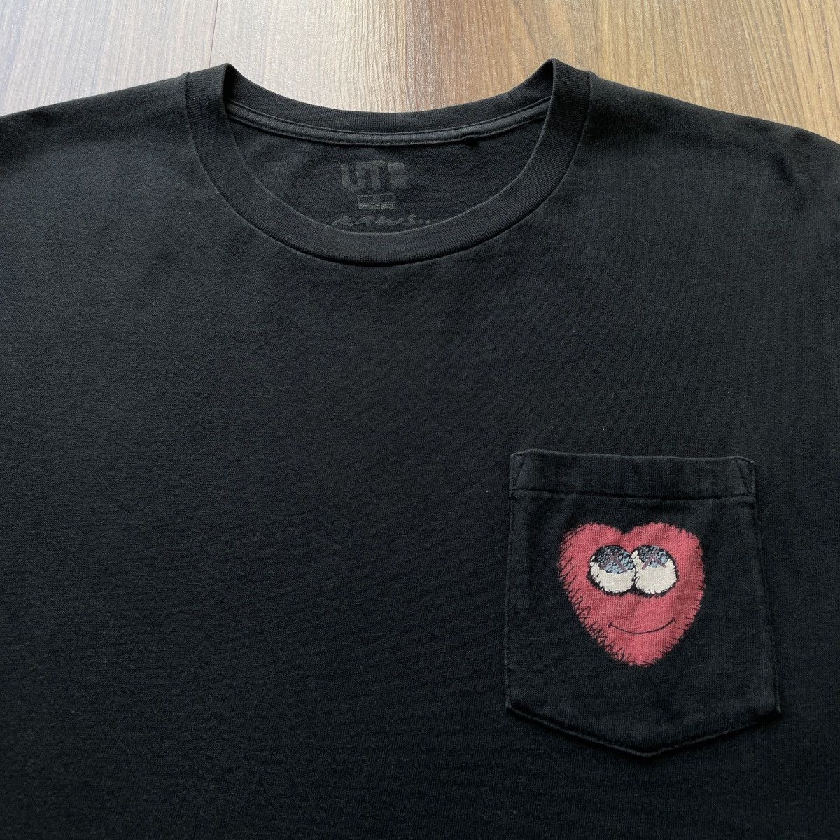 Kaws Kaws Heart x Uniqlo artist art tee cartoon graffiti | Grailed