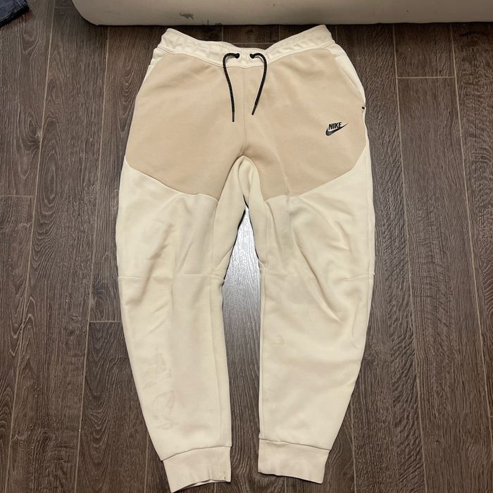 Nike RARE Nike Tech Pants | Grailed