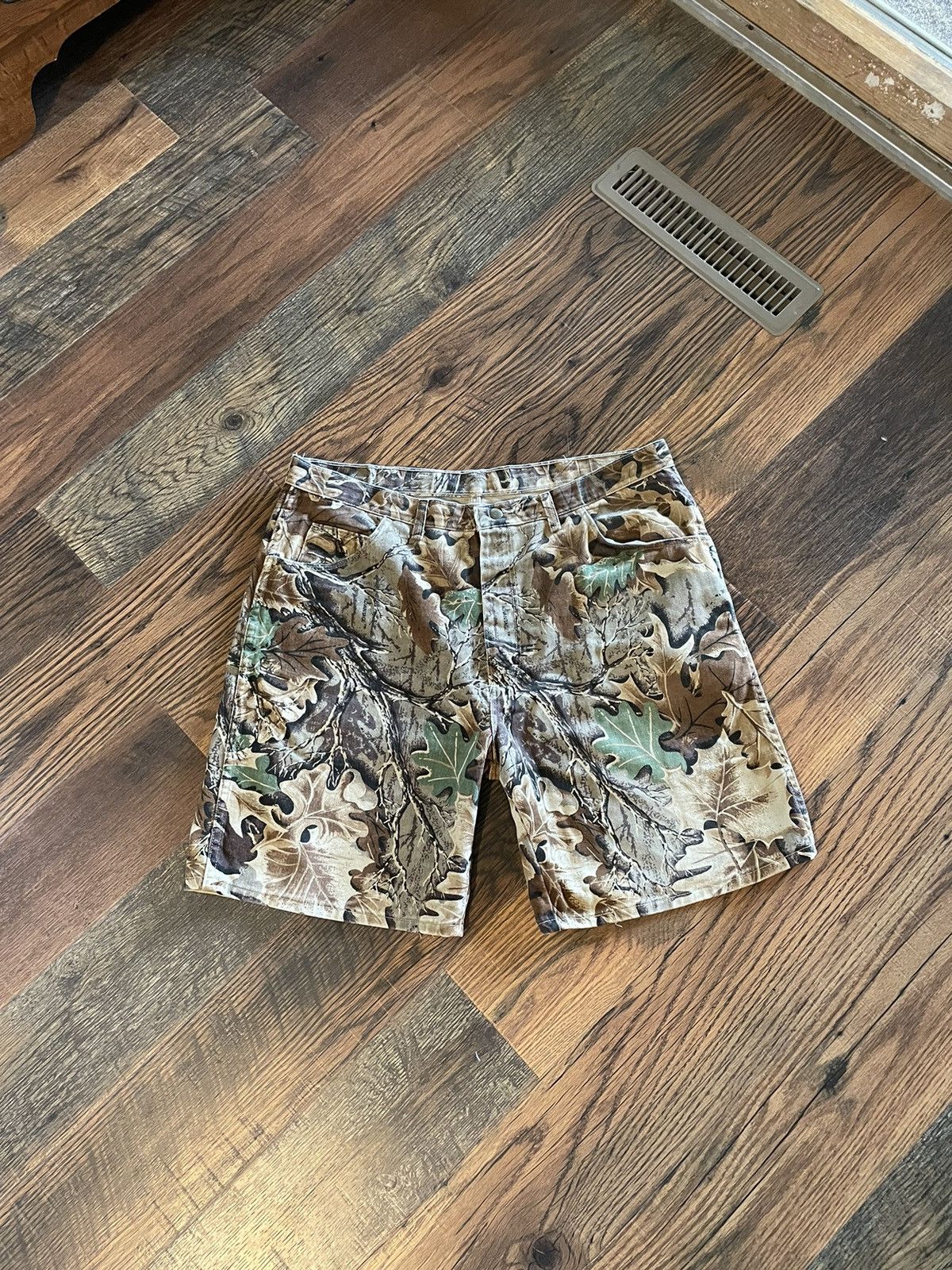 Streetwear × Vintage × Wrangler Vintage Wrangler RealTree Jorts | Grailed