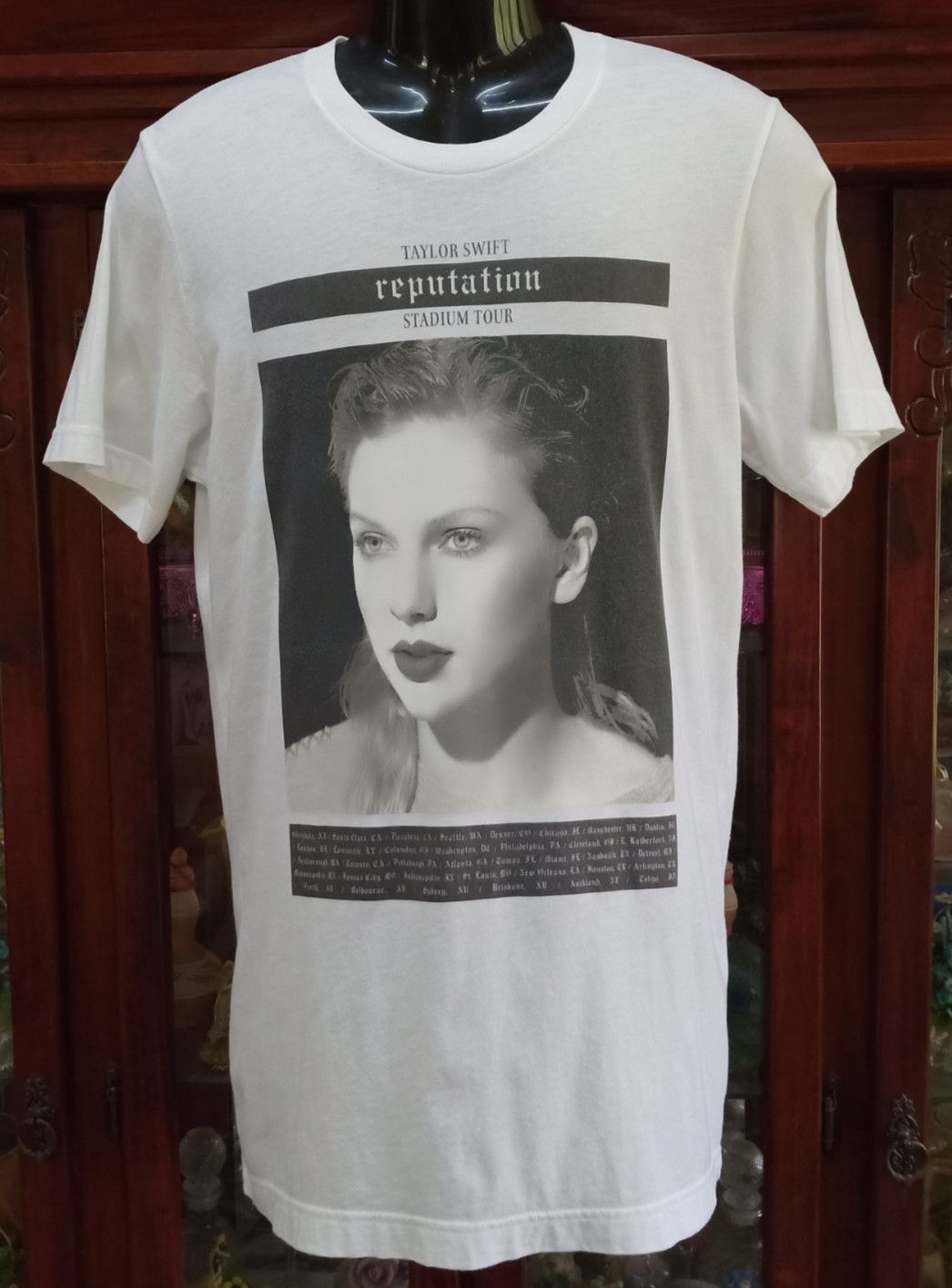 Authentic × Band Tees × Tour Tee Taylor Swift Reputation Stadium Tour T ...