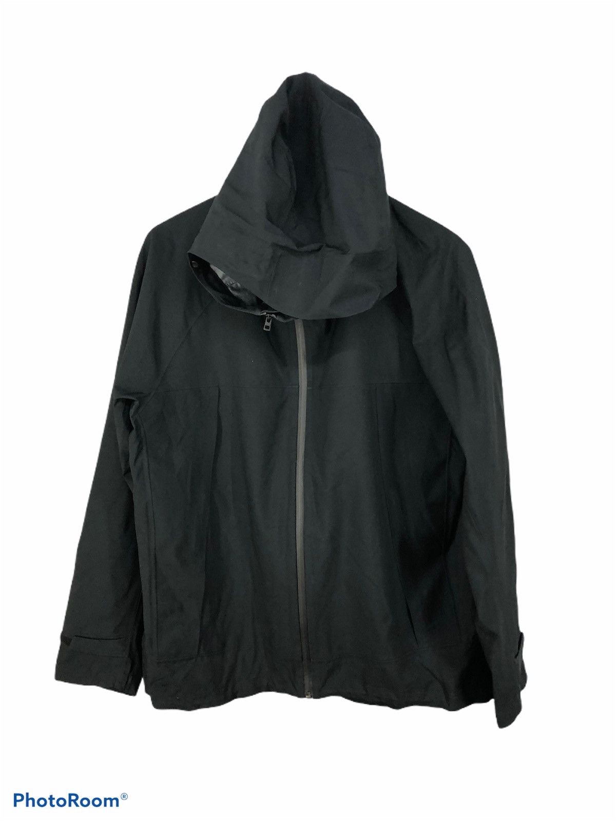 Japanese Brand 🔥UNIQLO GORETEX WATERPROOF HOODED JACKET | Grailed