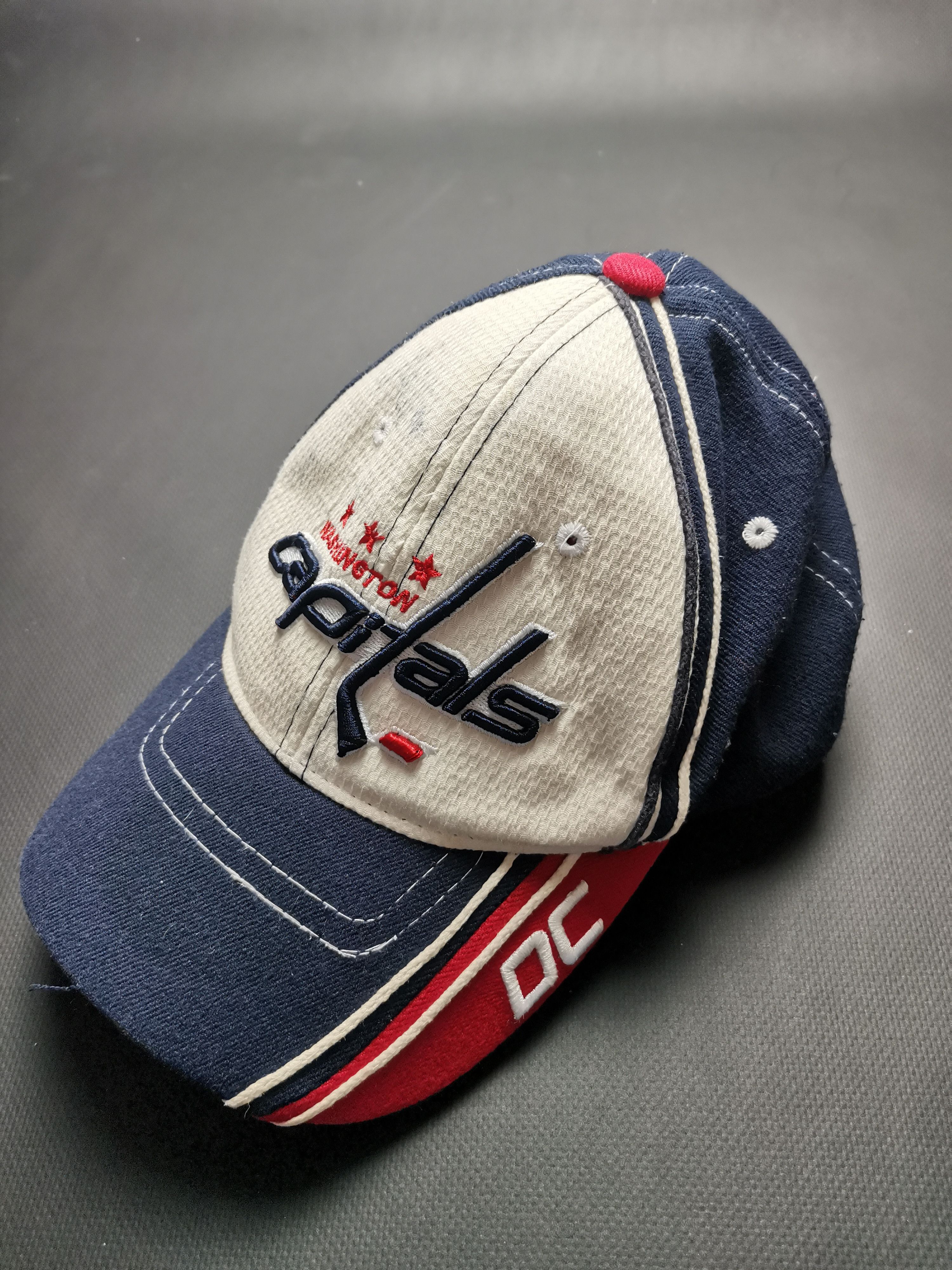 NHL × Vintage × Zephyr 90s Washington Capitals NHL Zephyr caps hat ...