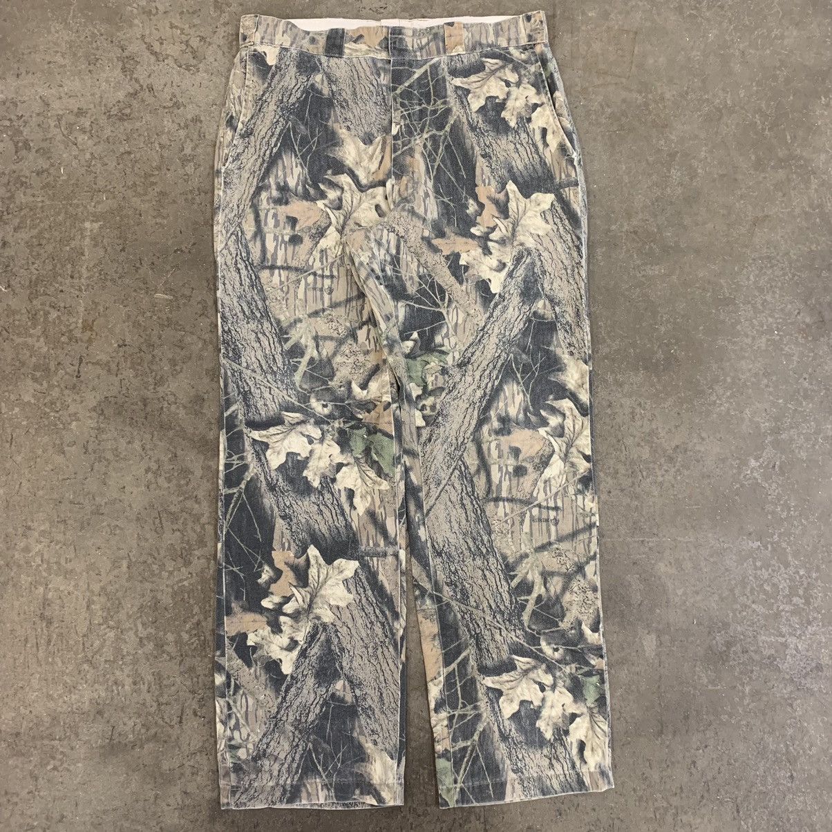 Vintage vintage 90s all over forest camo print baggy fit work pants ...