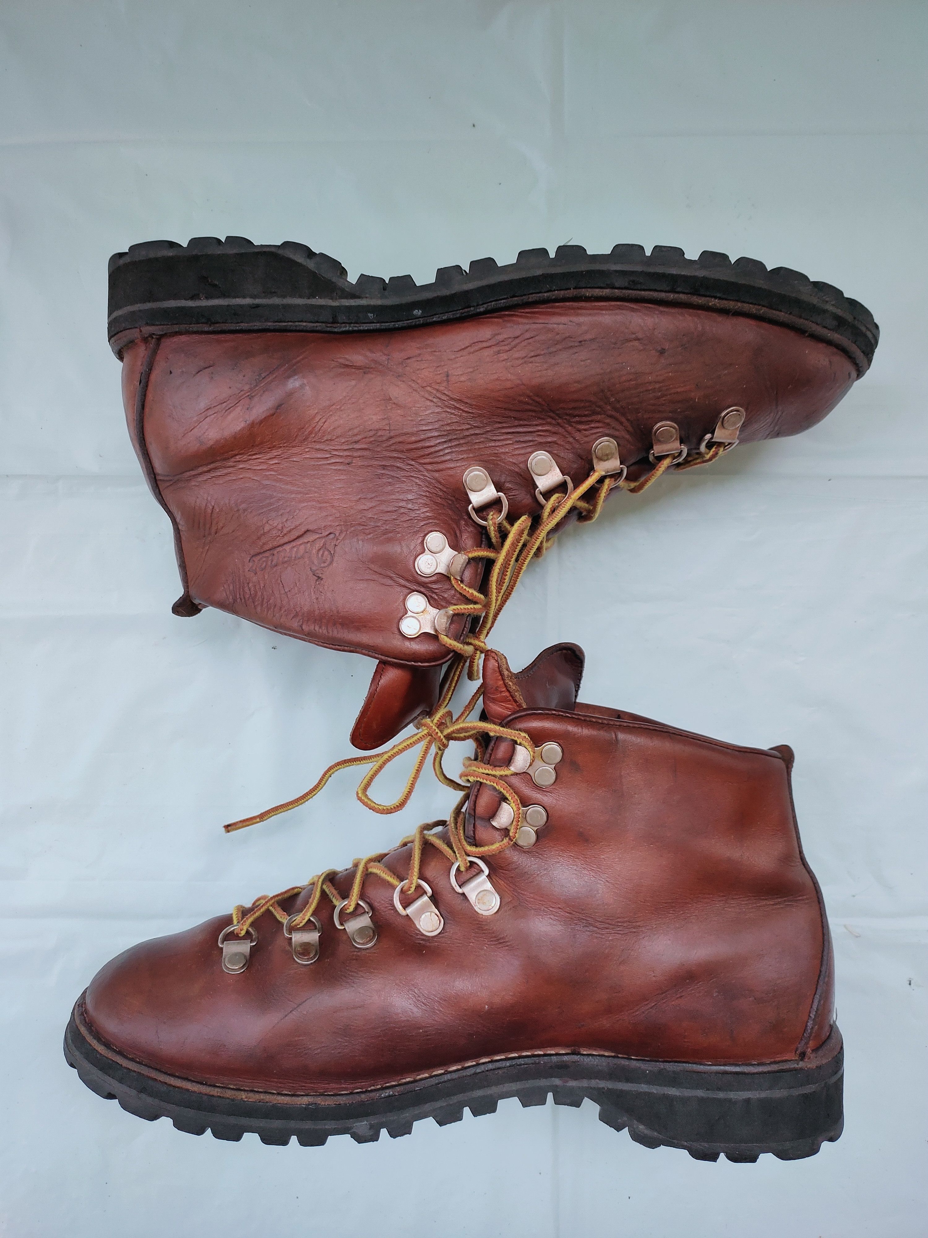Danner × Vintage Vintage DANNER MOUNTAIN LIGHT BOOTS | Grailed