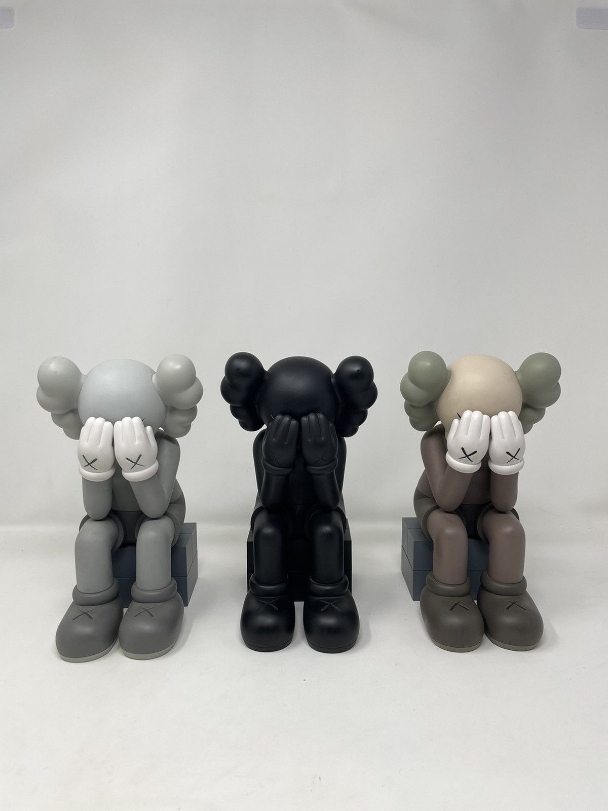Kaws Kaws Set: Passing Through Open Edition Vinyl Figure | Grailed