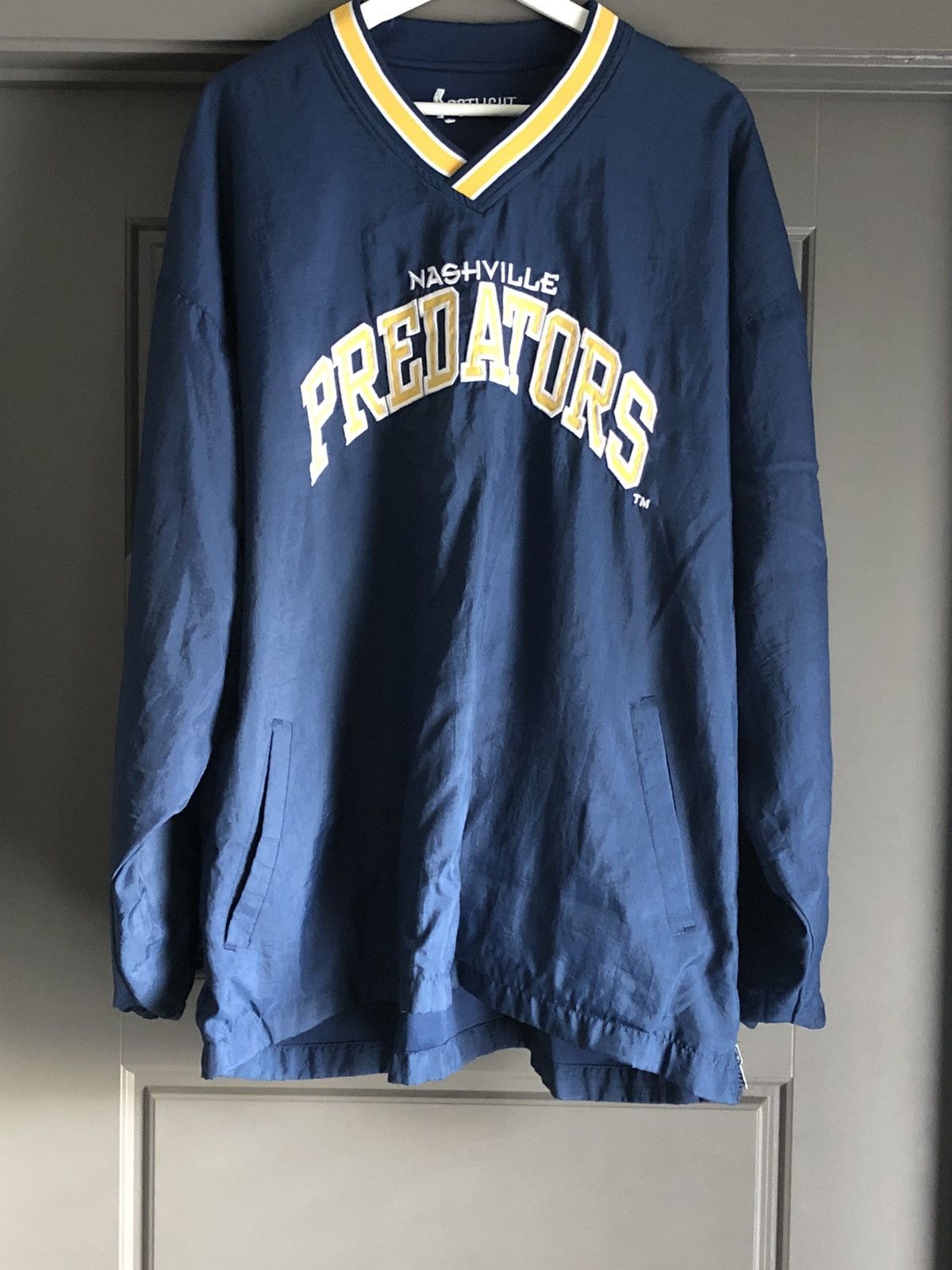 NHL × Vintage Vintage Nashville Predators NHL Reversible Pullover ...