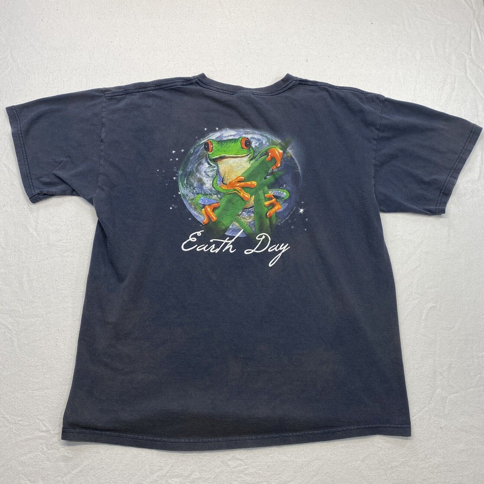 Gildan Vintage Earth Day T Shirt Adult XL Faded Black Tree Frog Logo ...
