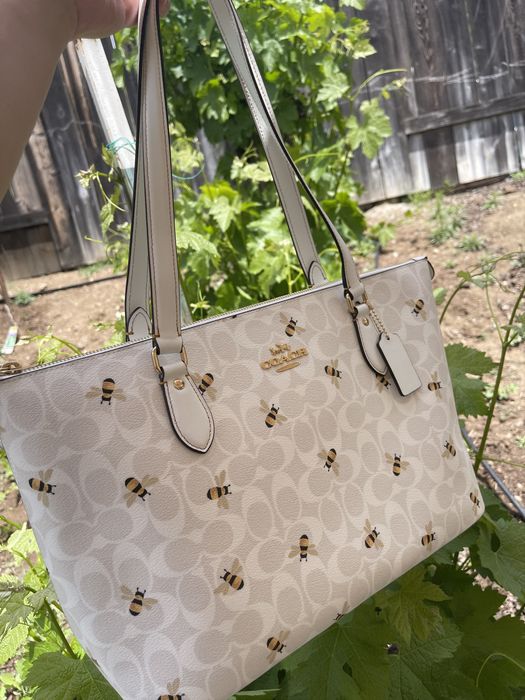 Coach Coach Gallery Tote In Signature Canvas With Bee Print CH514 | Grailed