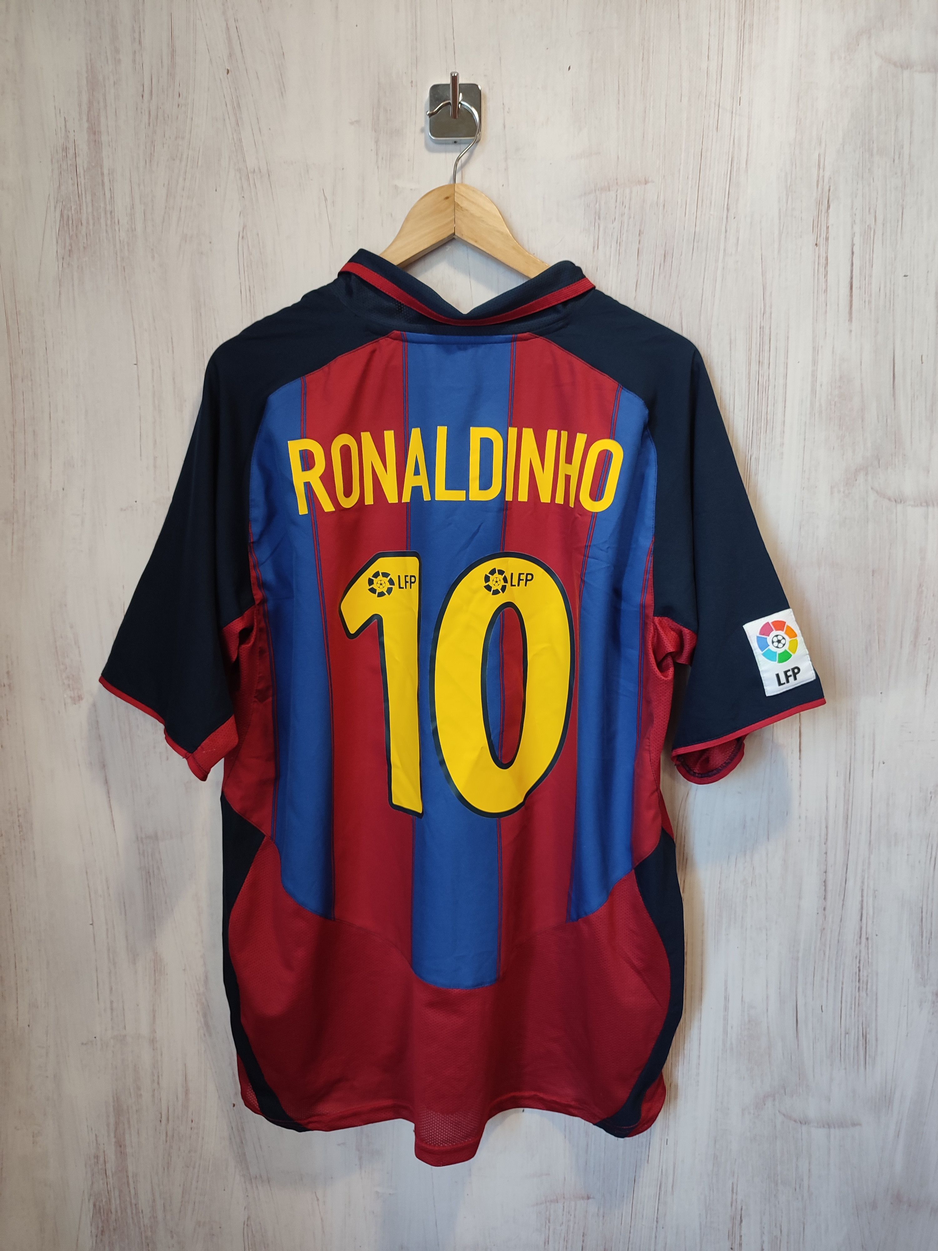 Nike × Vintage FC Barcelona 2003 2004 home kit tee shirt jersey ...