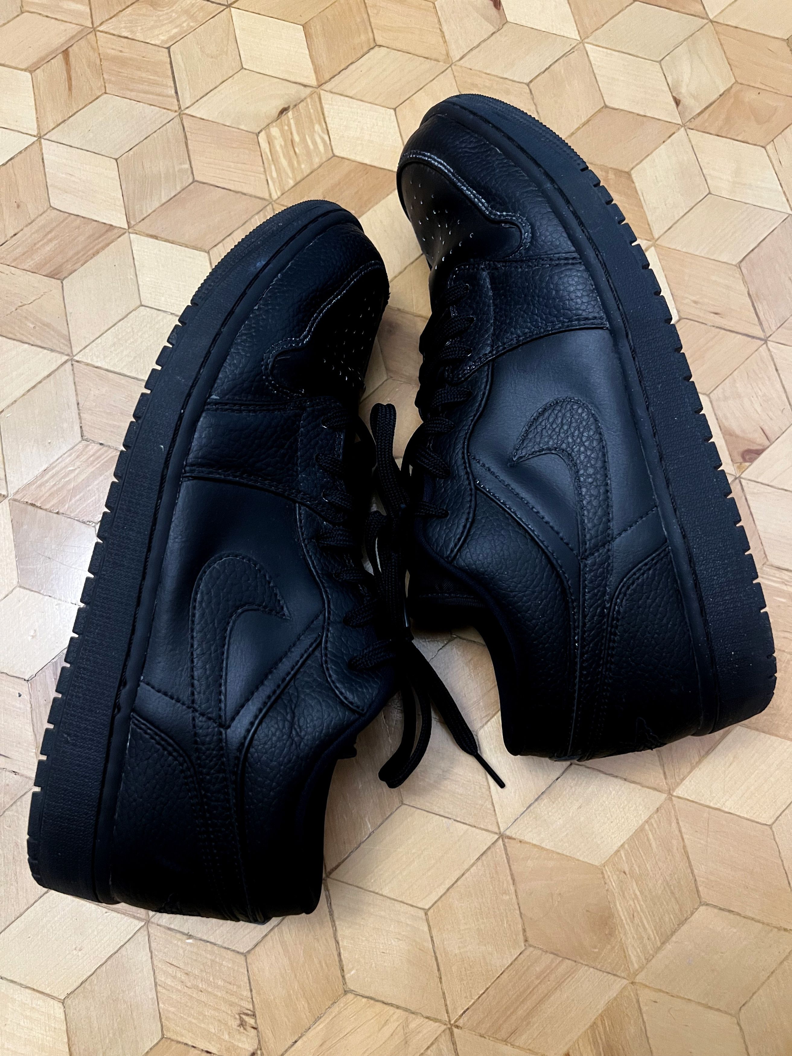Jordan Brand × Nike Nike x Jordan: Air Jordan 1 Low 553558-091 (Triple ...