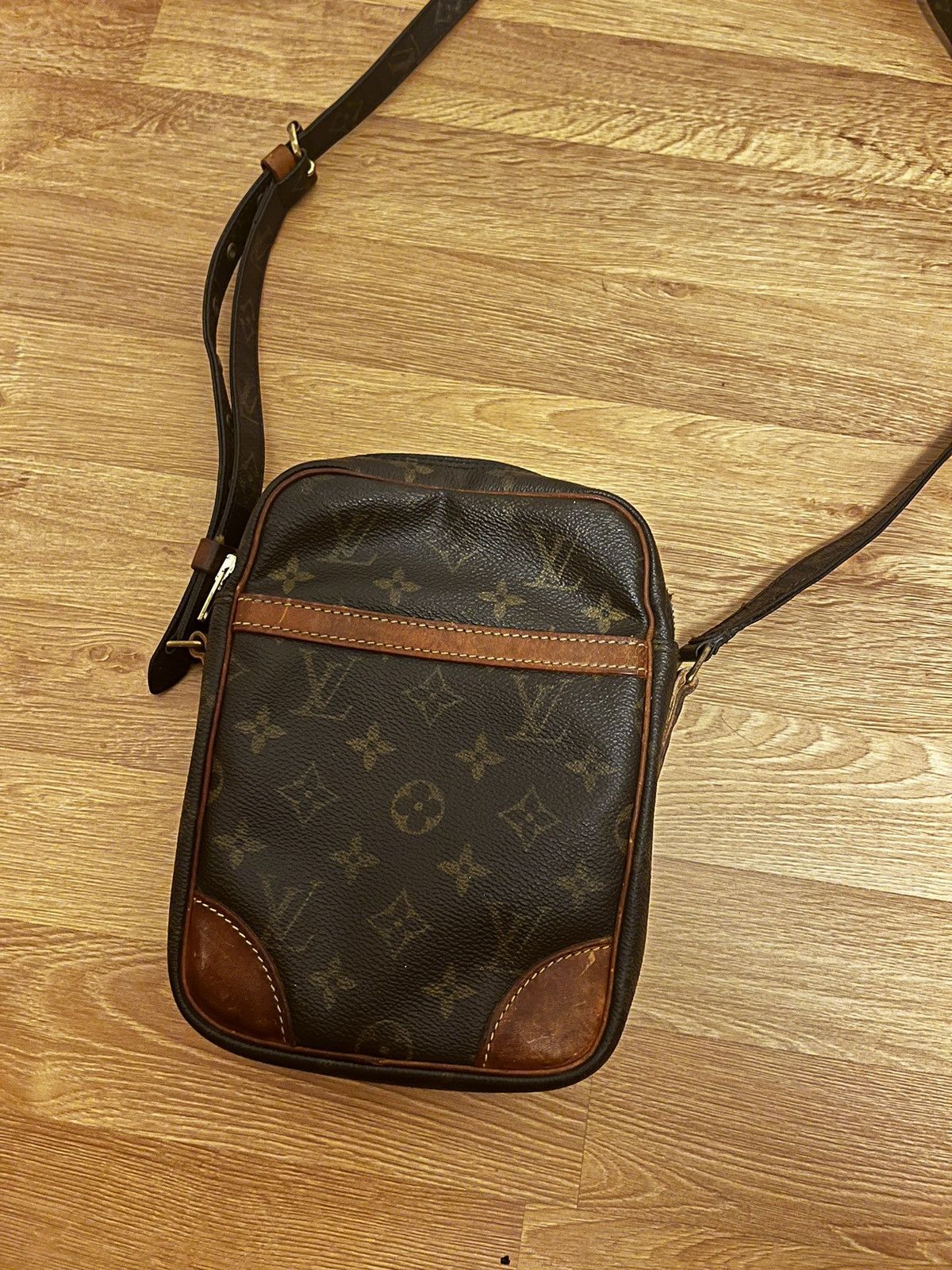 Louis Vuitton Vintage Louis Vuitton side bag | Grailed