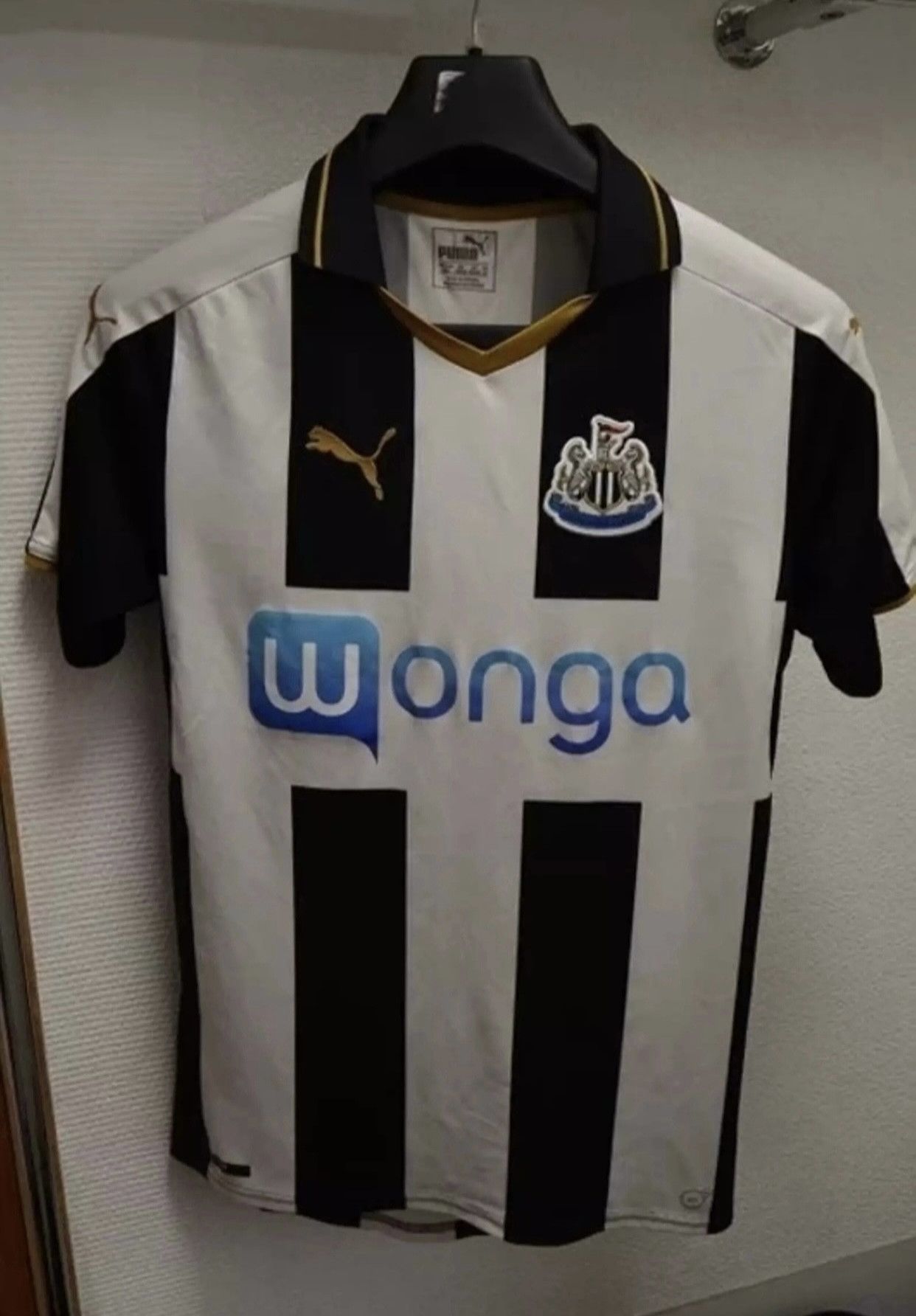 Puma Newcastle puma soccer jersey M striped wonga | Grailed