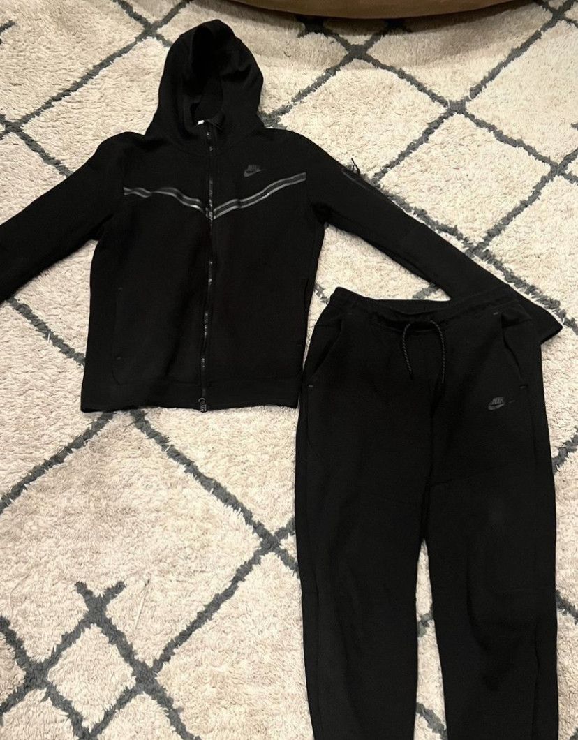 Nike Nike tech set Pants and Zip up | Grailed