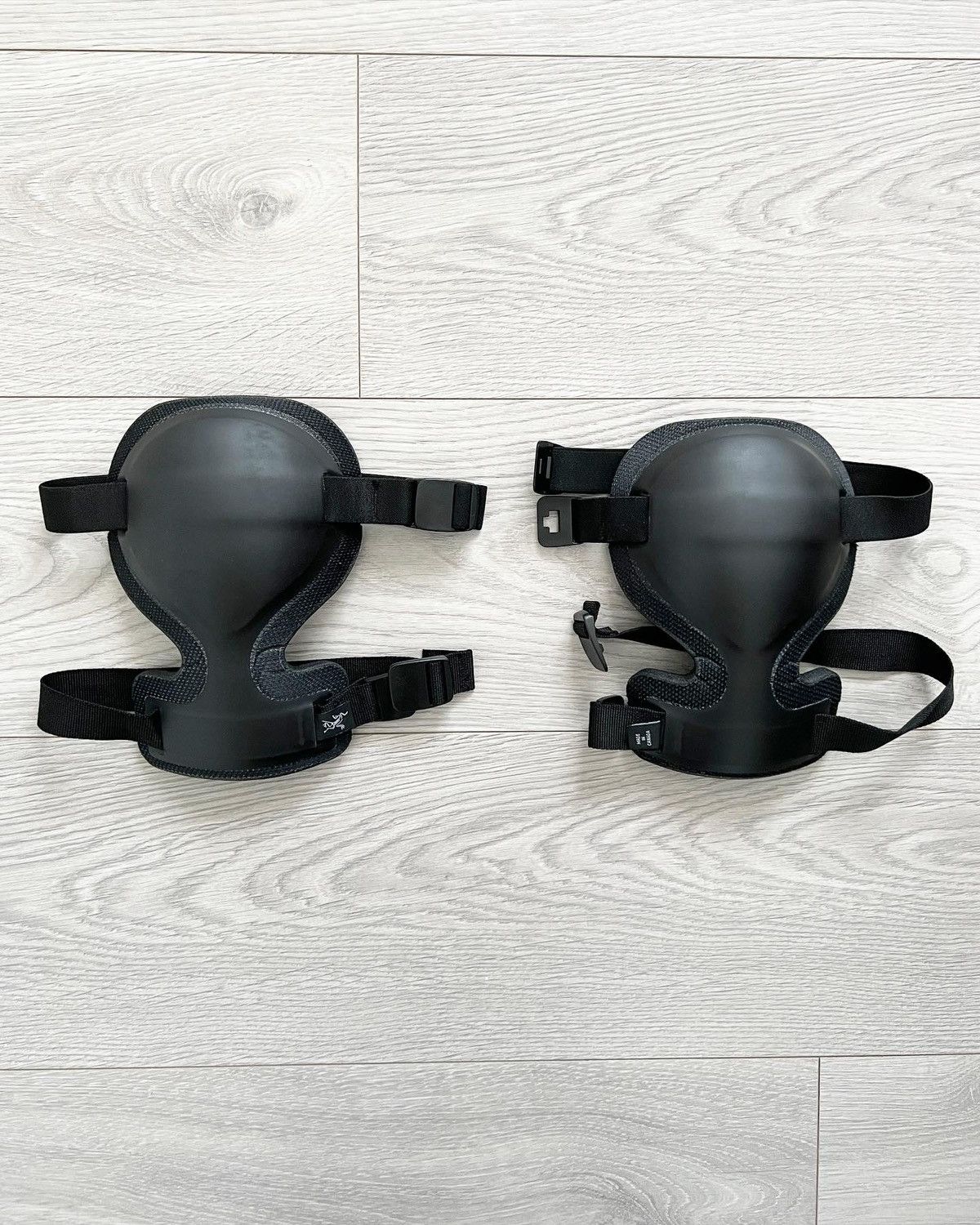 Arc'teryx Arcteryx LEAF Military Tactical Padded Knee Caps Black | Grailed