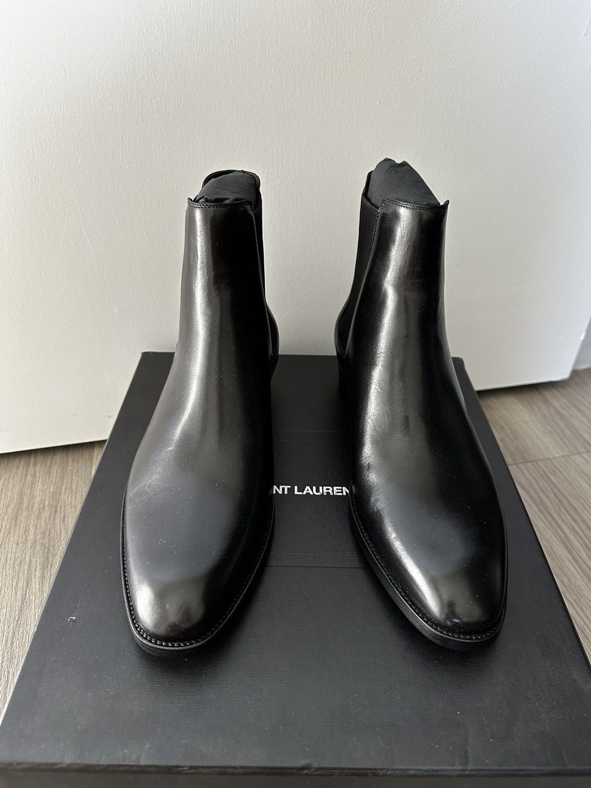 Saint Laurent Paris YSL Wyatt Chelsea Boots in Smooth Leather | Grailed