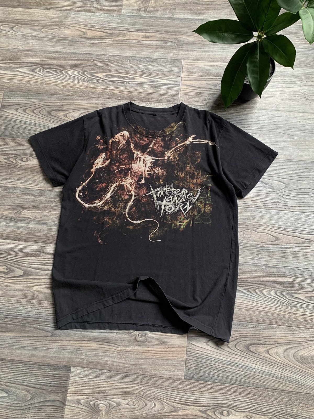 Vintage SLIPKNOT TATTERED AND TORN TRASHED ROCK T-SHIRT | Grailed