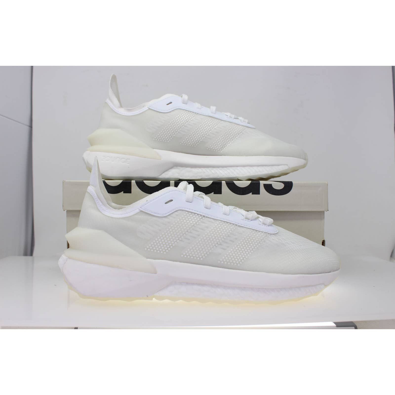 Adidas Avryn Cloud White / Zero Metalic / Crystal White HP5972 | Grailed