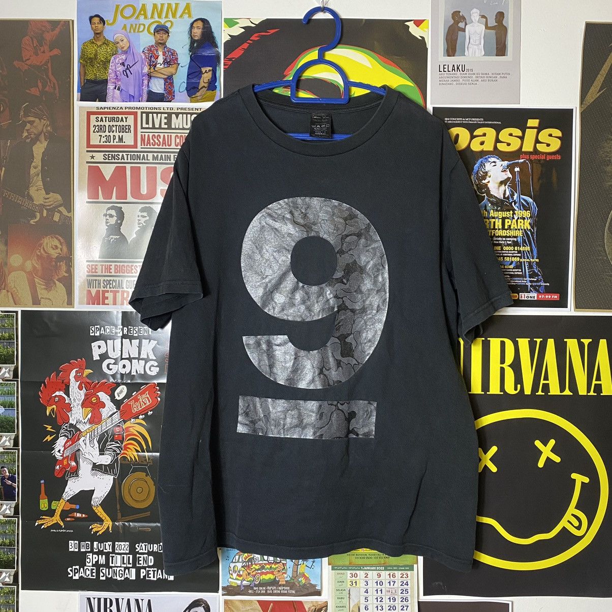 Number (N)ine Vintage Number Nine with Number Nine Picture T-Shirt ...