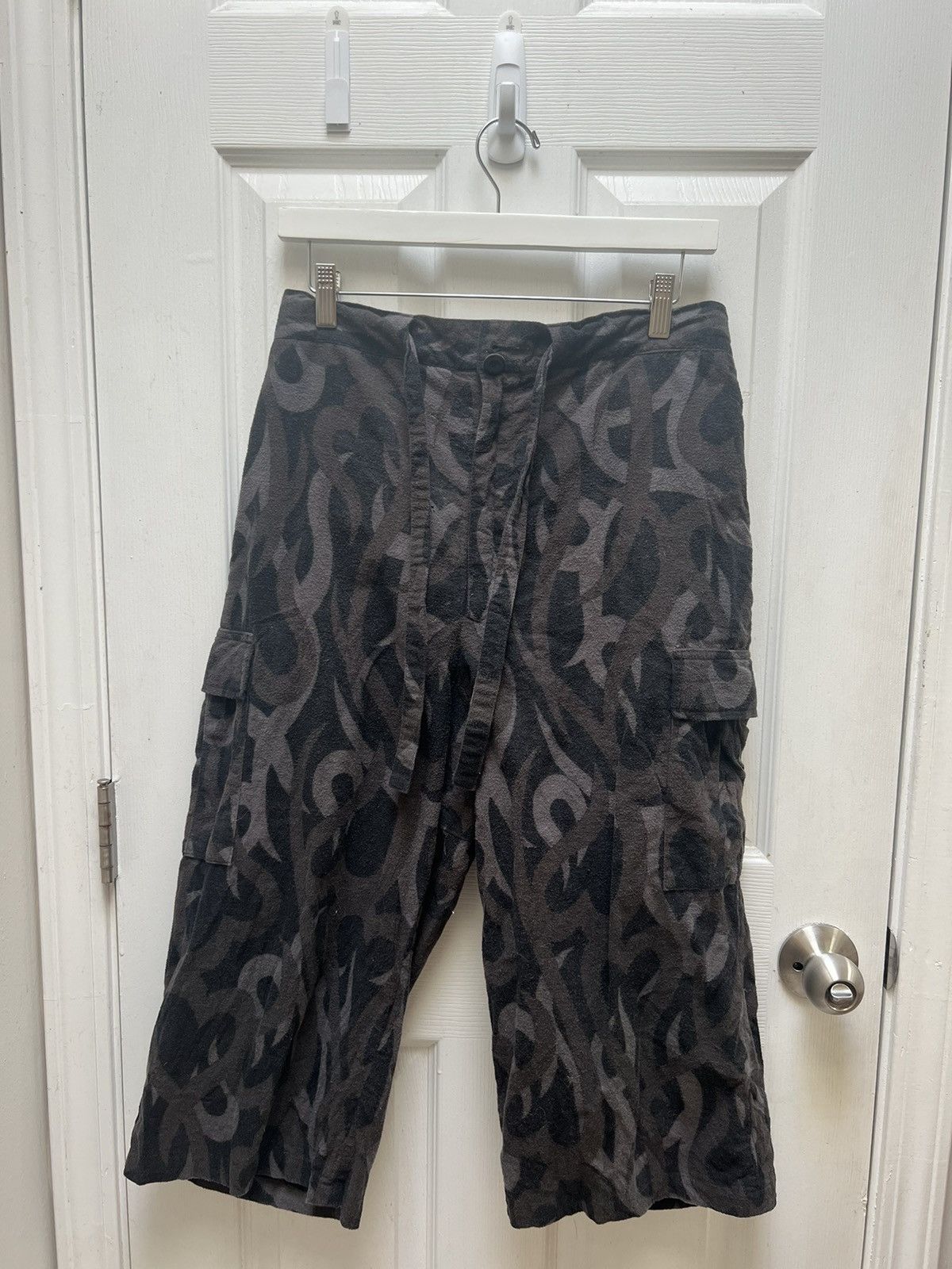 Number (N)ine Number Nine AW04 Tribal Heart Cargo Shorts | Grailed