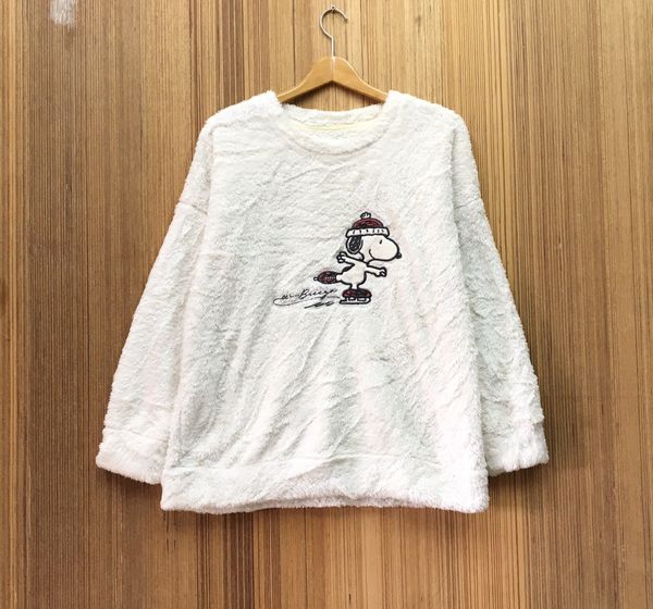 Peanuts Snoopy Ice Skating Fleece Crewneck Sweatshirt | Grailed