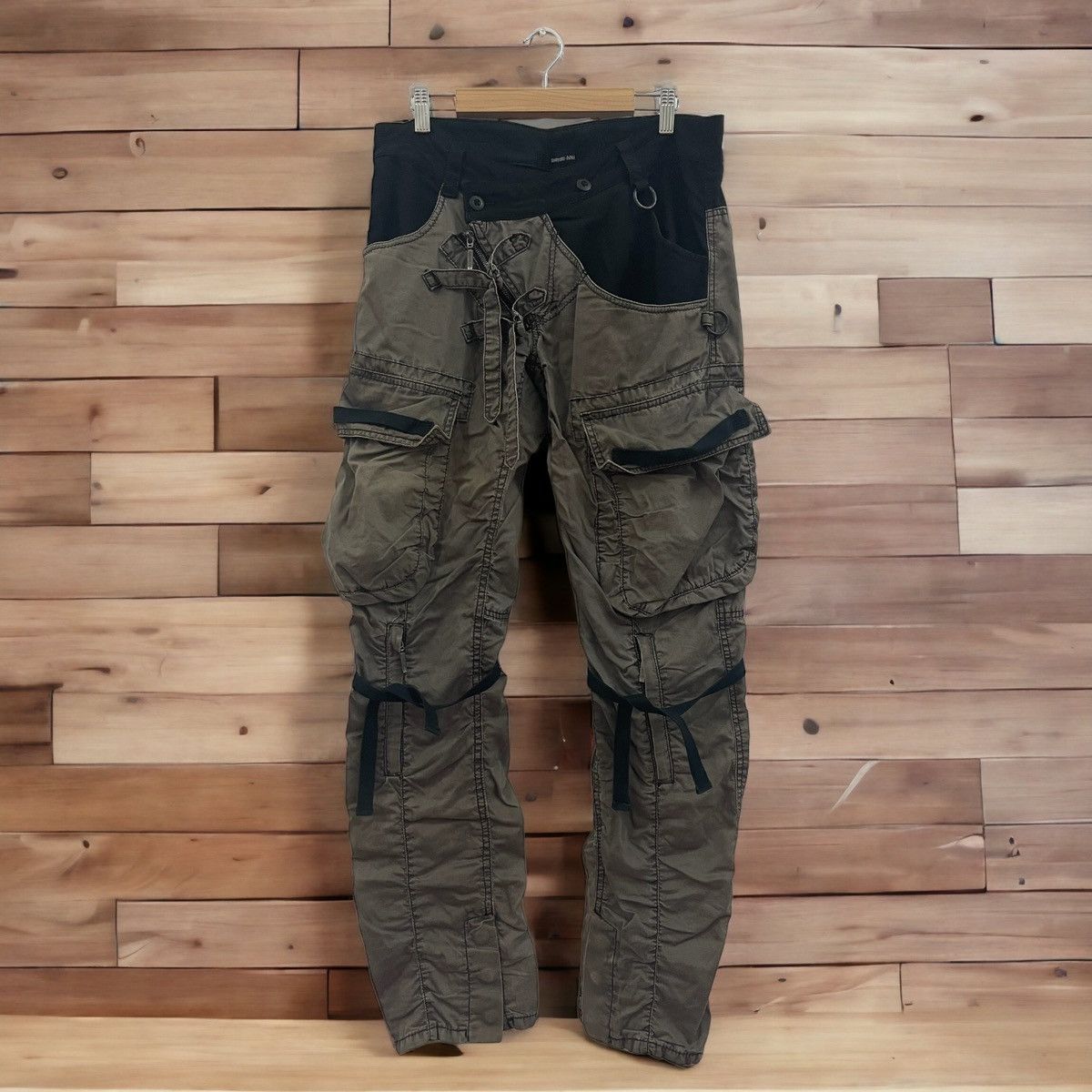 Yasuyuki Ishii Yasuyuki Ishii Insane 3D Pocket Bondage Parachute Cargo Pant | Grailed